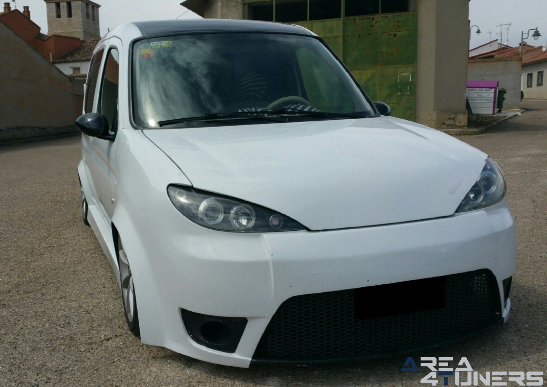 REPORTAJE COCHE TUNING AREA4TUNERS Citroën Berlingo All Inside
