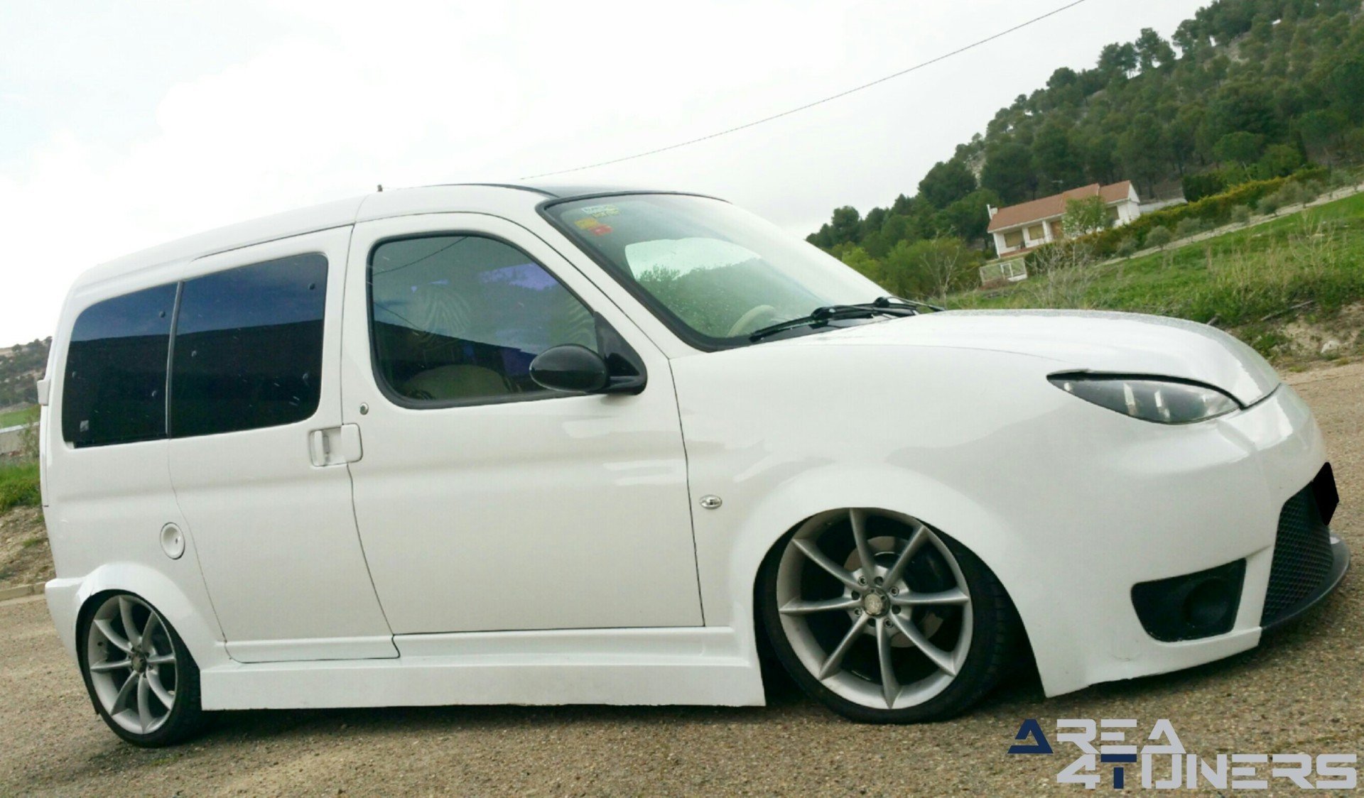 REPORTAJE COCHE TUNING AREA4TUNERS Citroën Berlingo All Inside