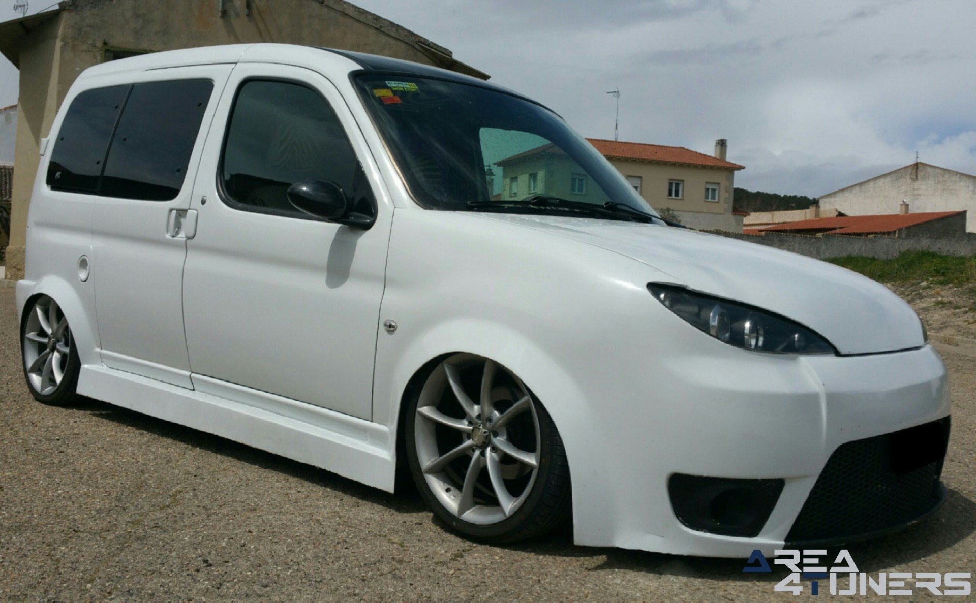 REPORTAJE COCHE TUNING AREA4TUNERS Citroën Berlingo All Inside