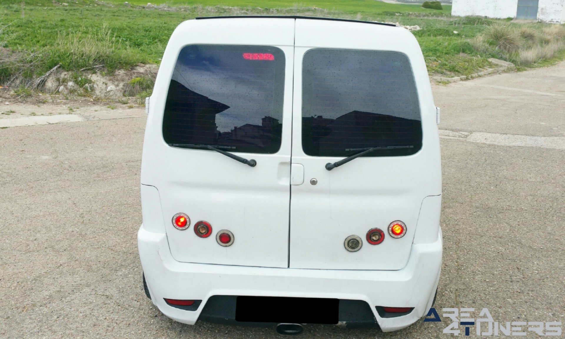 REPORTAJE COCHE TUNING AREA4TUNERS Citroën Berlingo All Inside