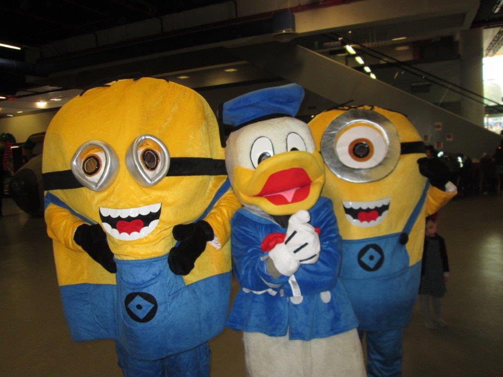 location-costume-mascotte-minion-pas-cher-77-78-91-92-93-94-95-paris
