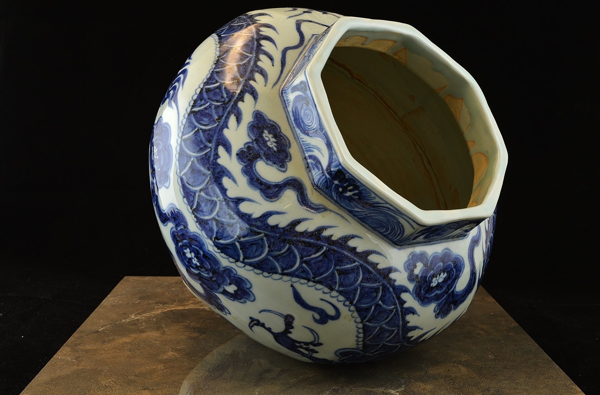 Fine Art Yuan Dynasty blue and white Porcelain