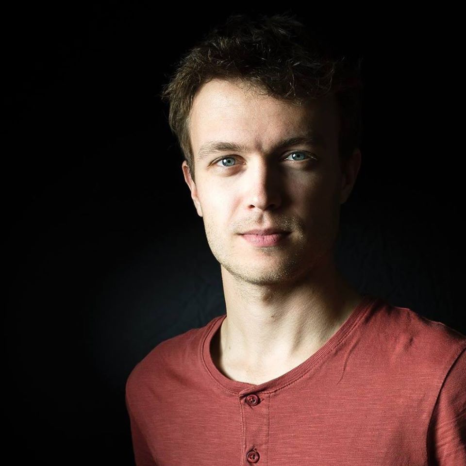 Casting Voix Off en ligne - Choisissez une Voix off Masculine