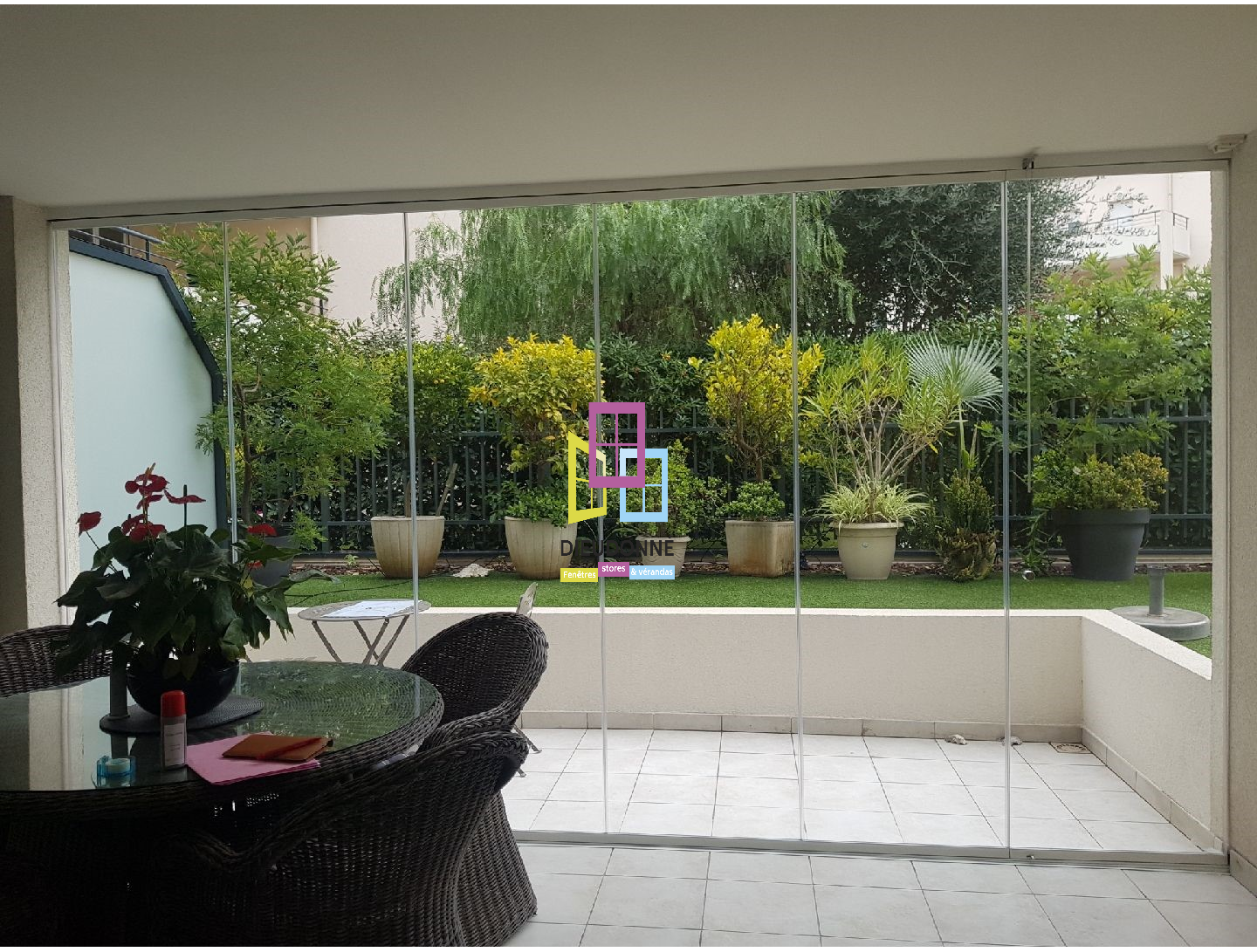 MUR DE VERRE ESCAMOTABLE