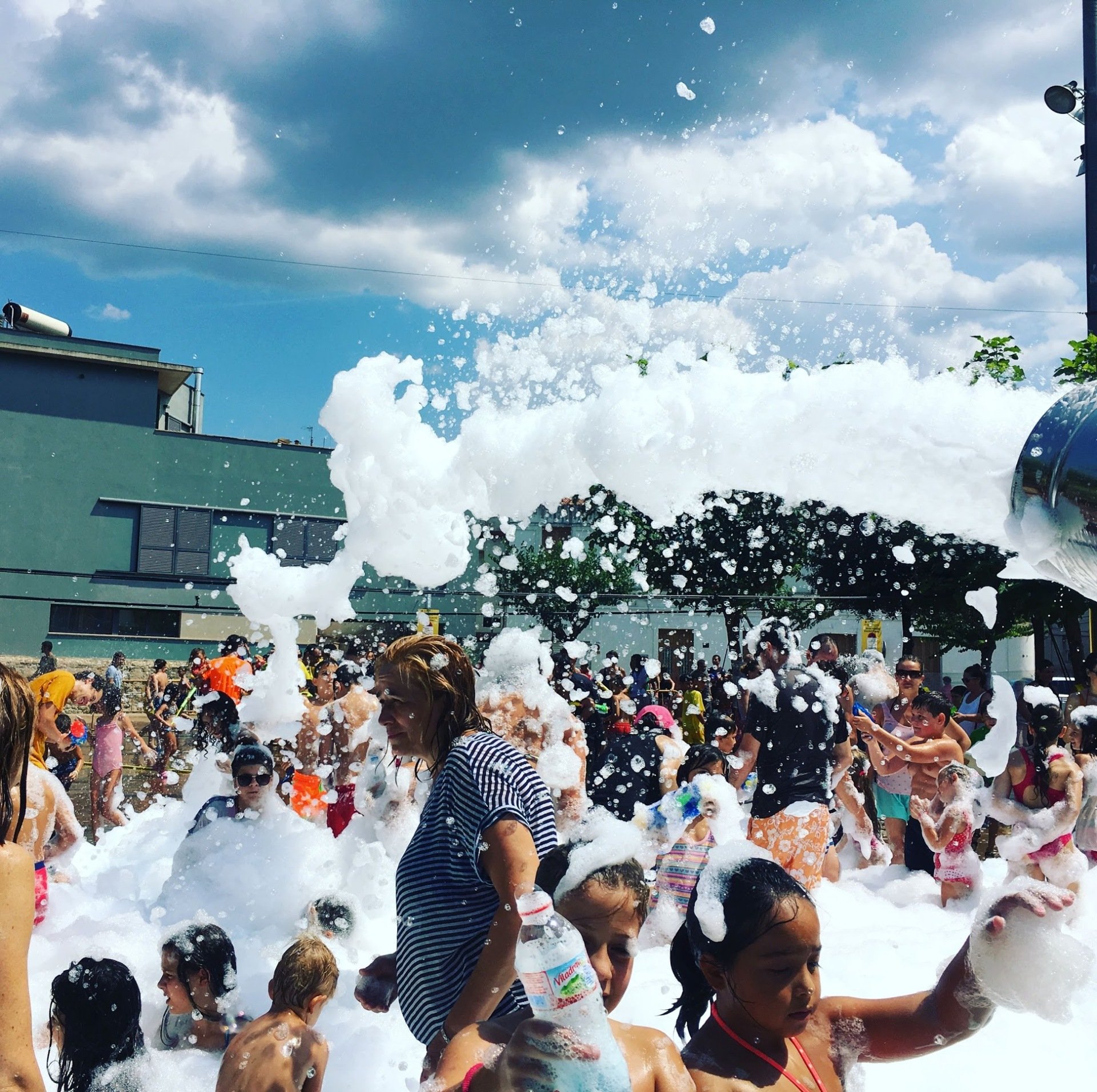 Fiesta de la espuma en Barcelona - Alquiler cañon de espuma en Girona.