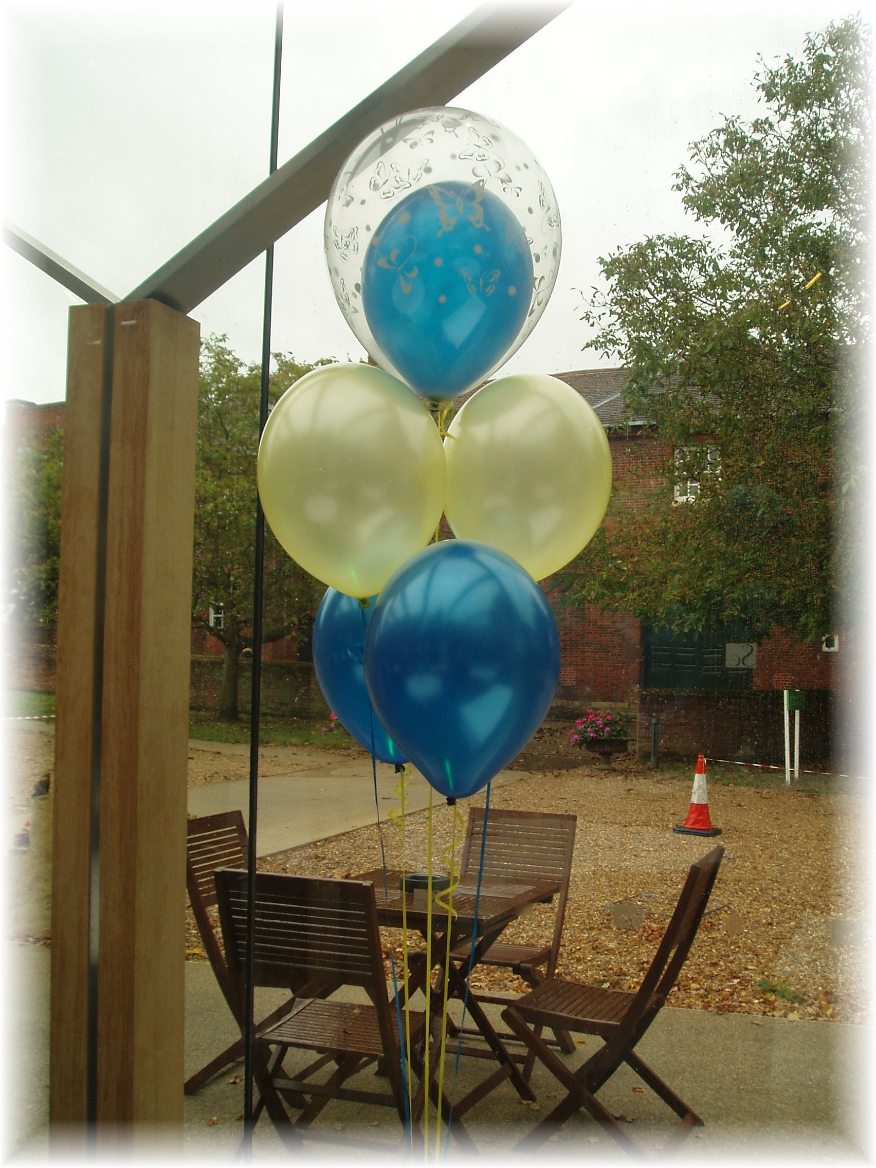 Professional balloon decorating for Weddings, Corporate and private events