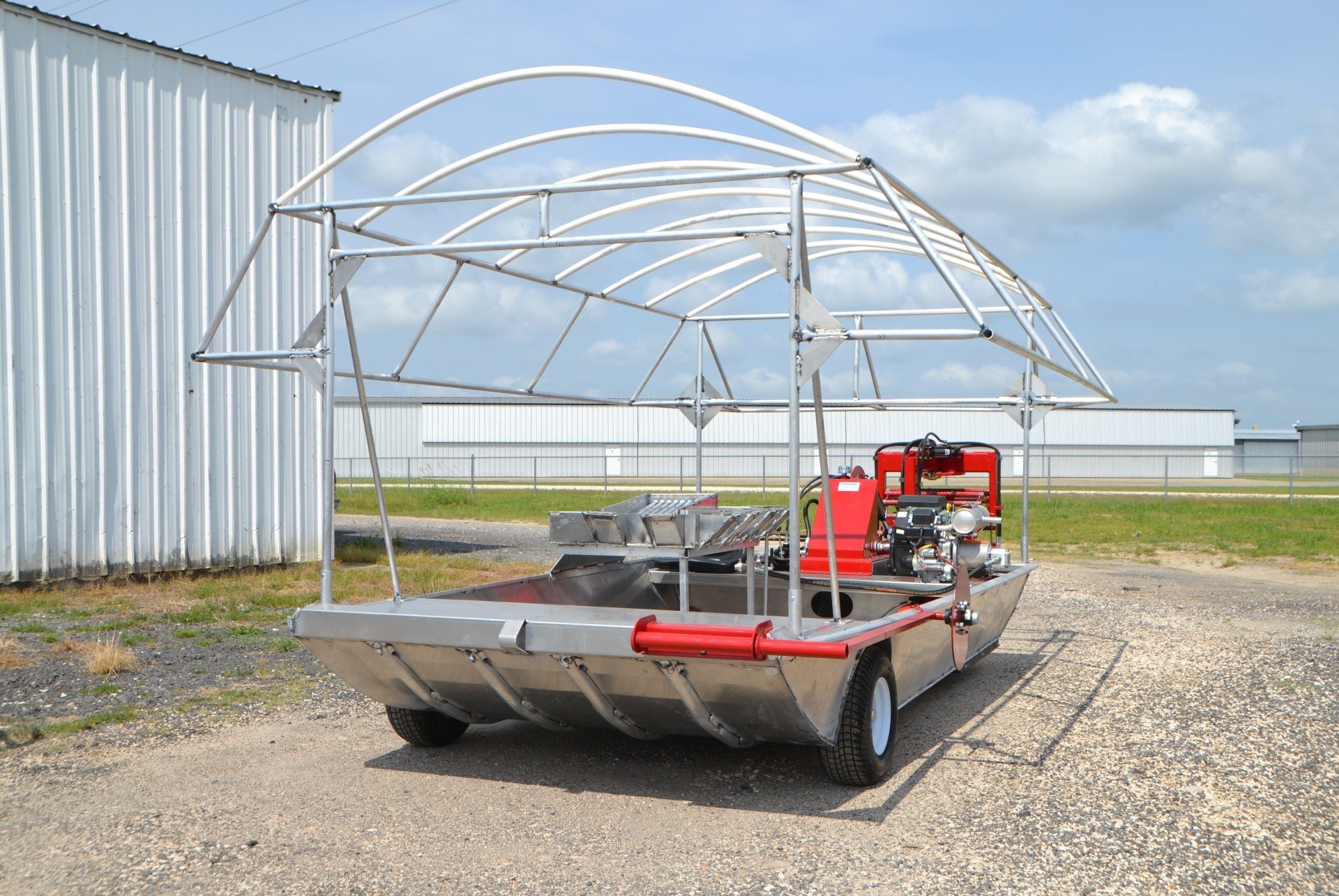 Rear-wheel drive basket wheel boats