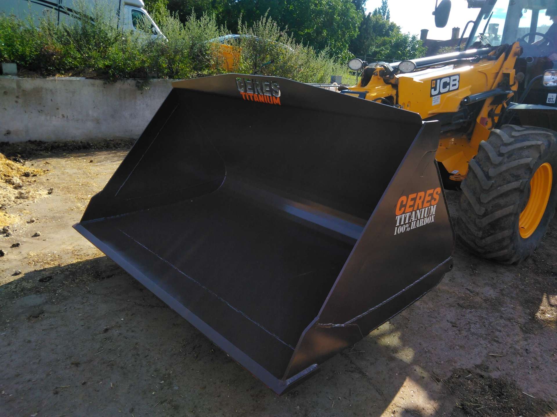 Titanium Telehandler Bucket | CERES Machinery | Made in the UK