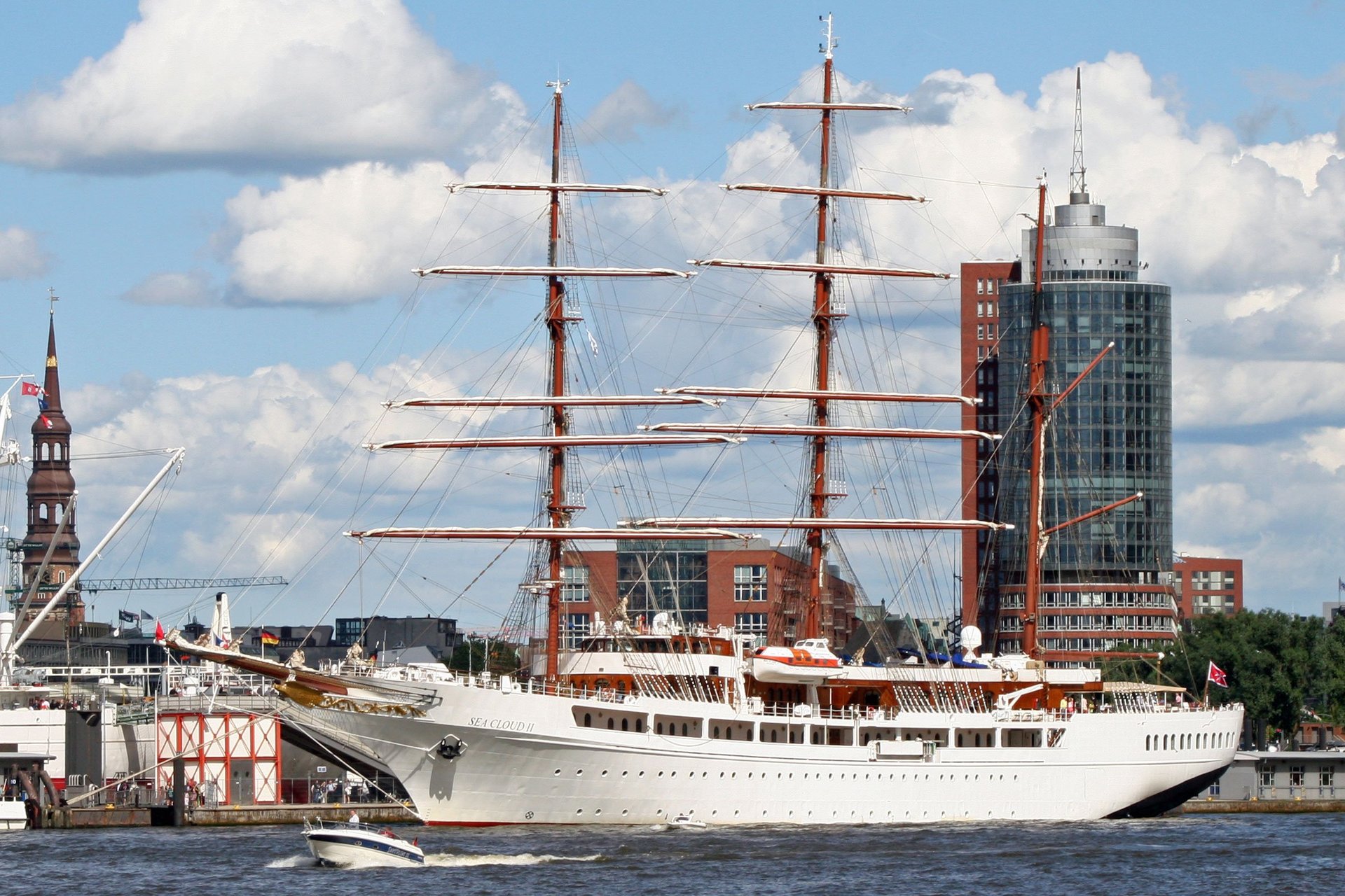Kreuzfahrtschiffe zu Gast in Hamburg