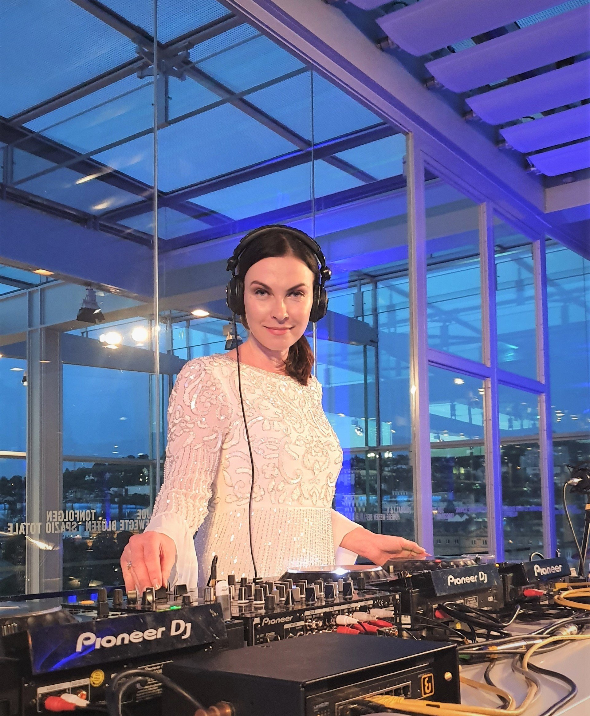 DJane Plus - das musikalische Highlight für Ihre Firmenveranstaltung