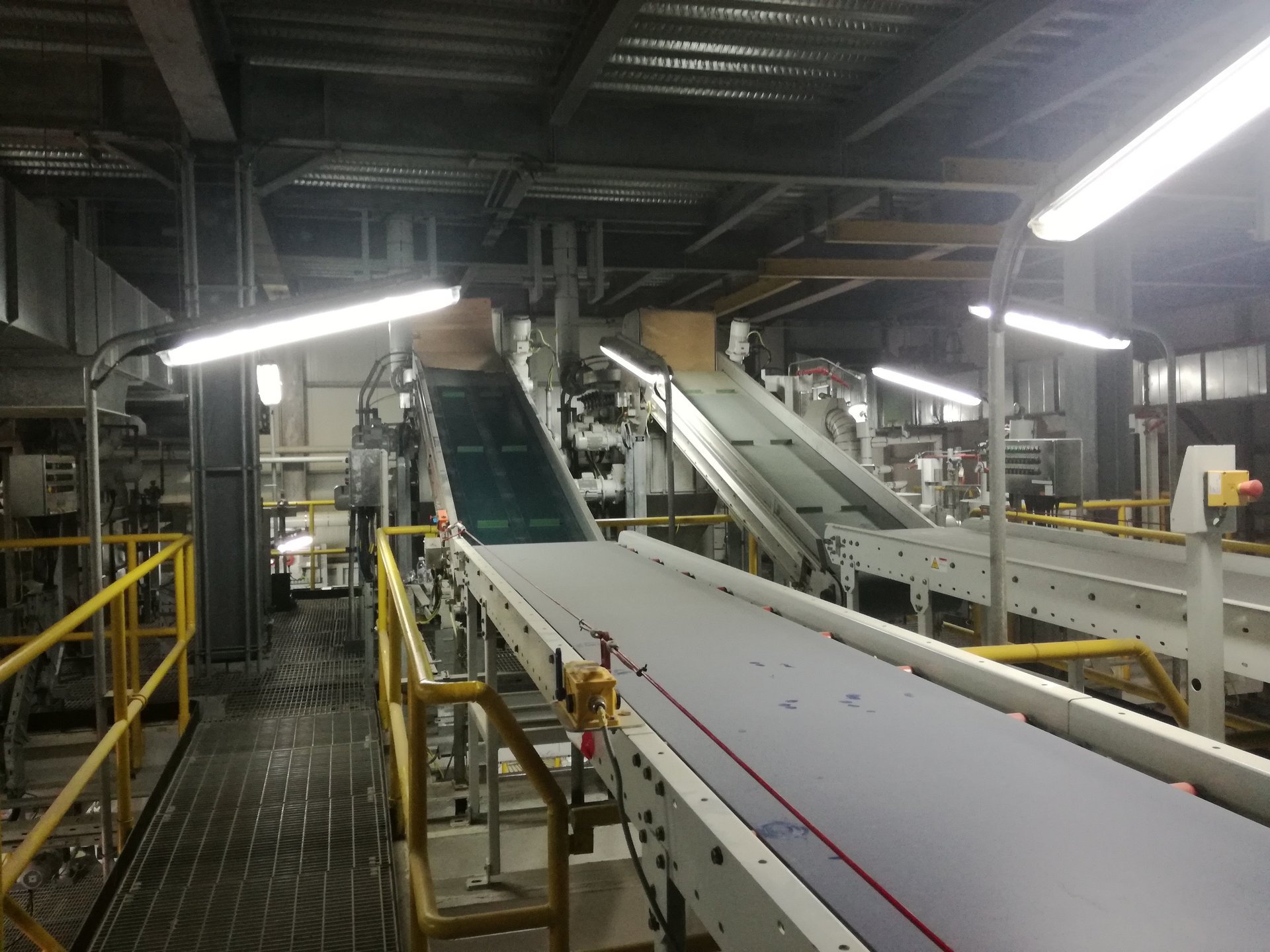 Bag emptying machines