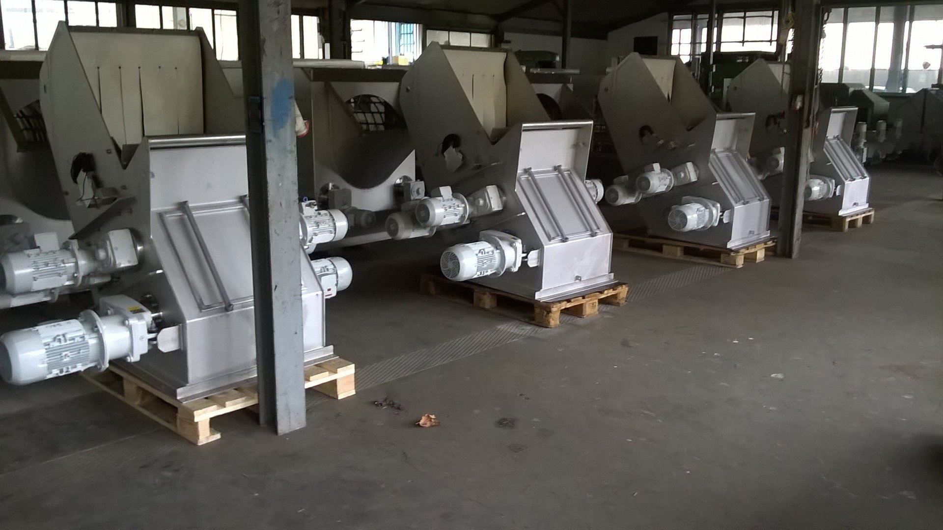 Bag emptying machines
