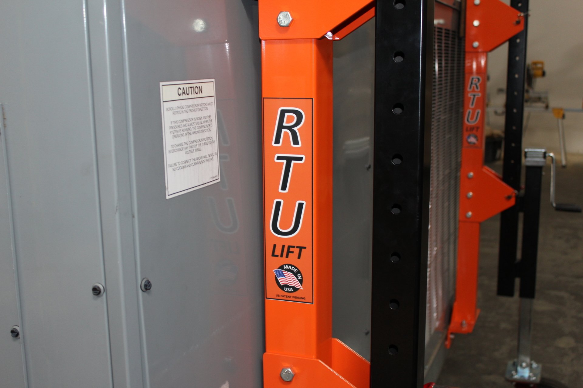 HVAC Lift | The RTU-2500 Lift | HVAC Rooftop Lift System