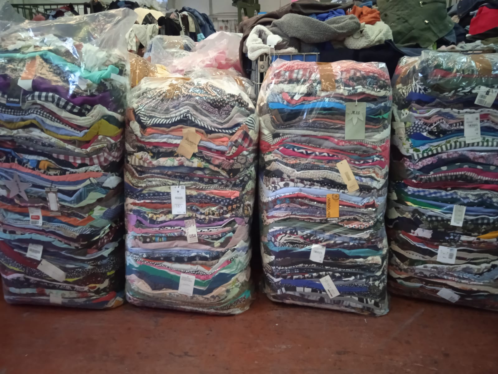 ROPA USADA A LA VENTA, A PESO POR KILOS, EN STOCK