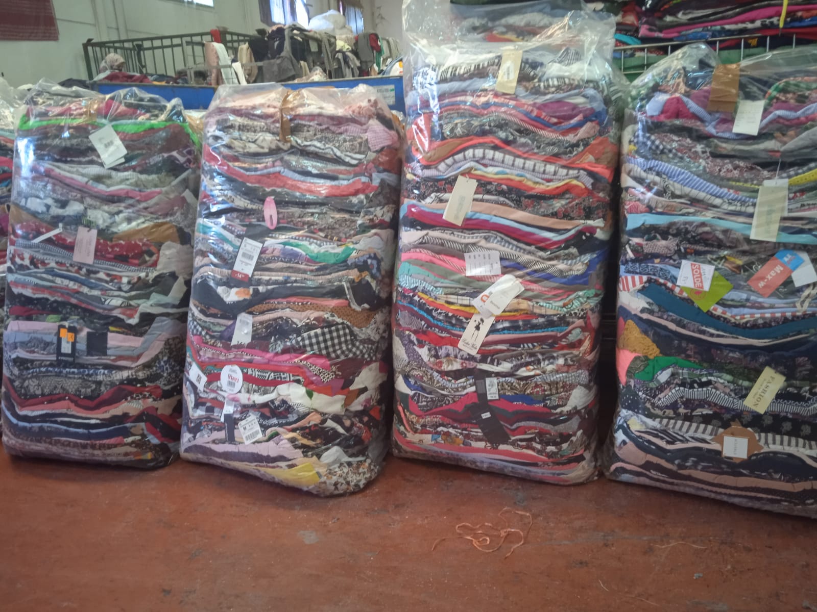 ROPA USADA A LA VENTA, A PESO POR KILOS, EN STOCK