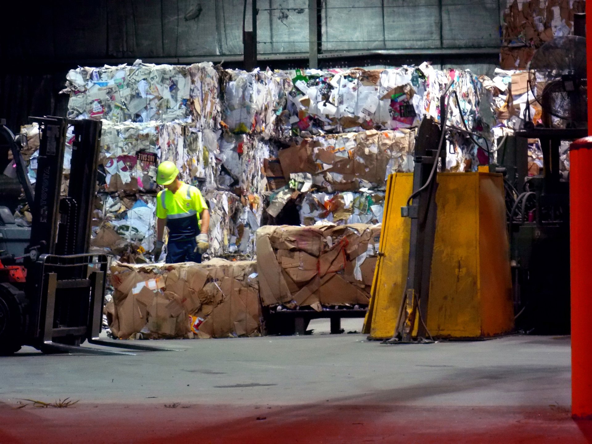 Müllrecycling und Gewässerreinigung