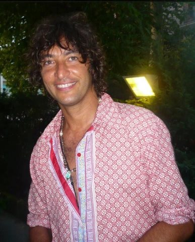 Simone Annicchiarico, Conduttore, Attore, Musicista. - agenziaperrone.it
