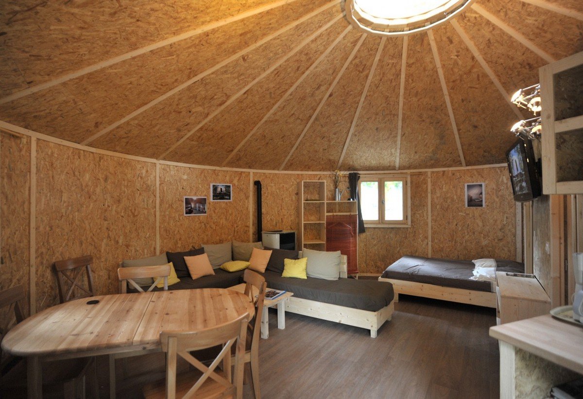 Yourte en bois, dépendance de qualité par H2BC spécialiste france