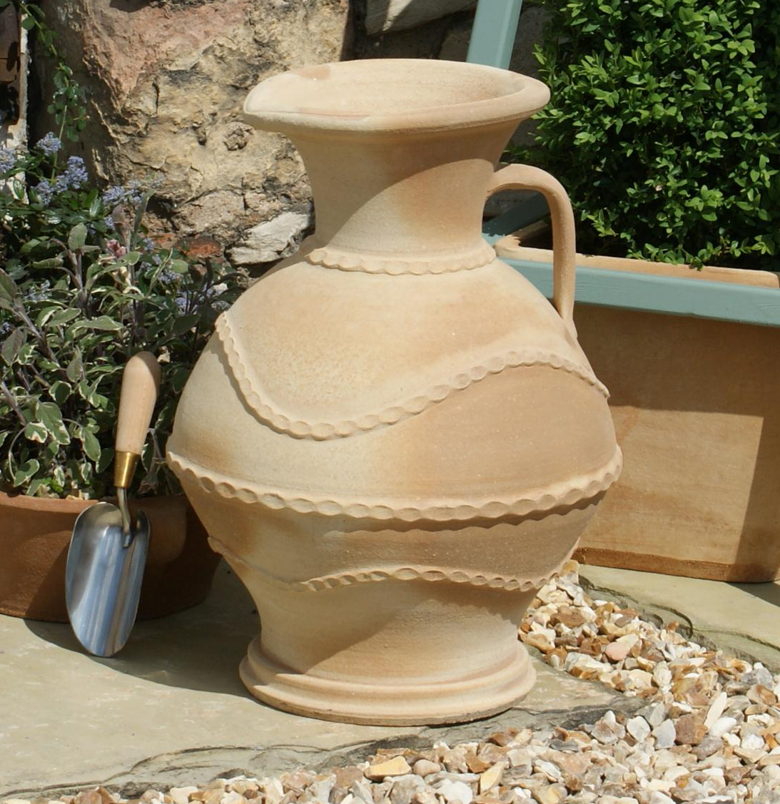 Oreya Cretan pots. Frost proof terracotta pots and planters.