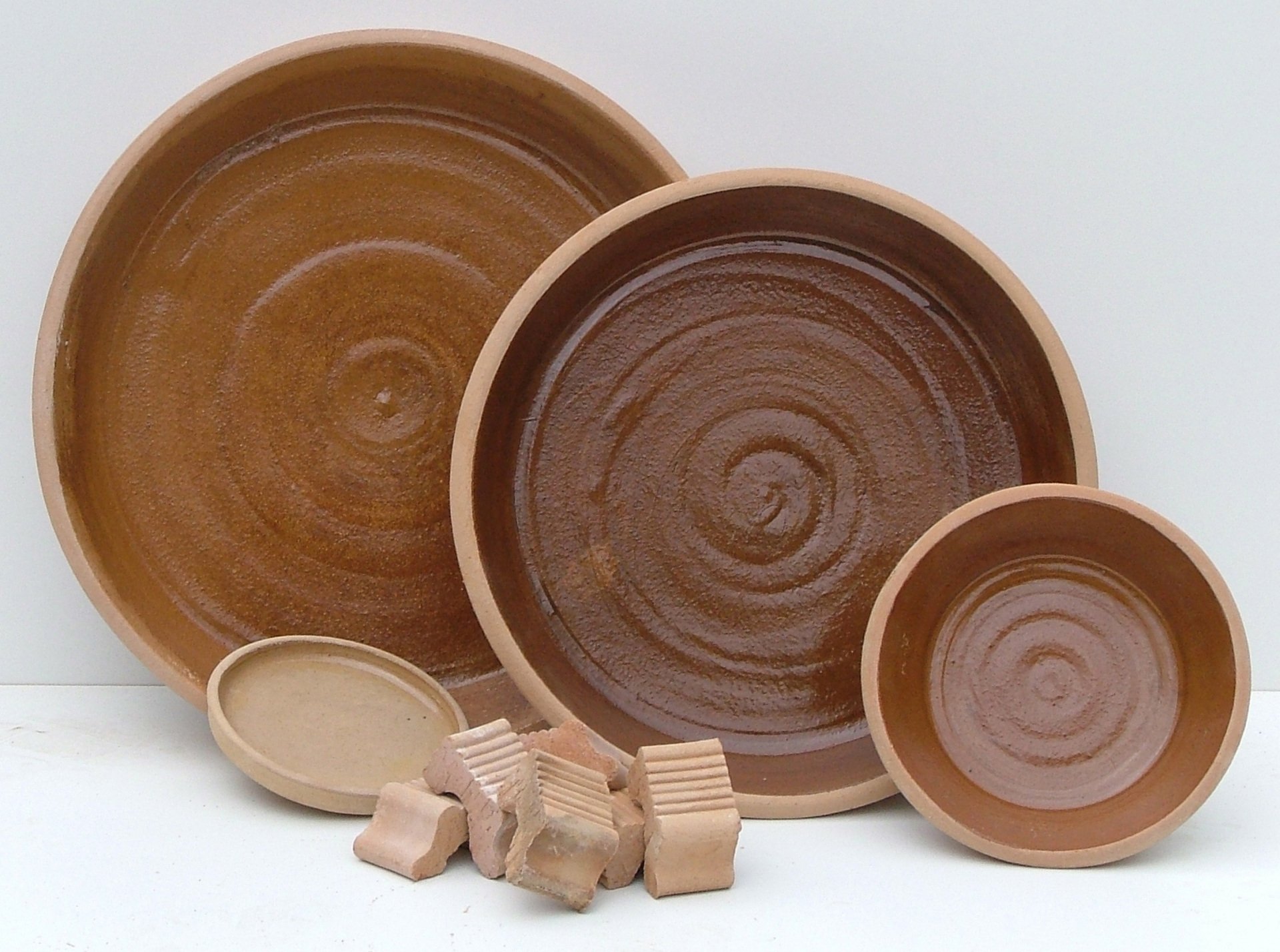 Oreya Cretan pots. Frost proof terracotta pots and planters.