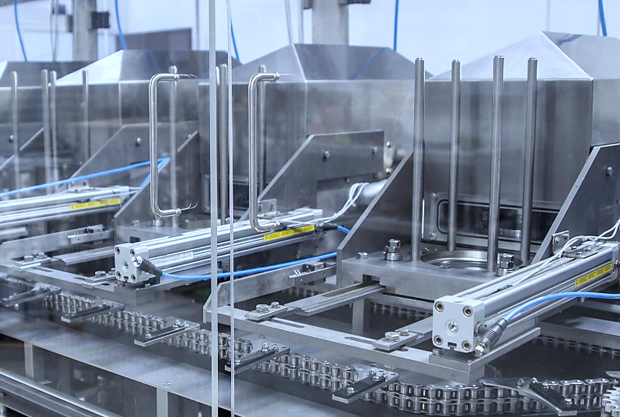 MULTI STATION VACUUM GASSING AND SEAMING MACHINE