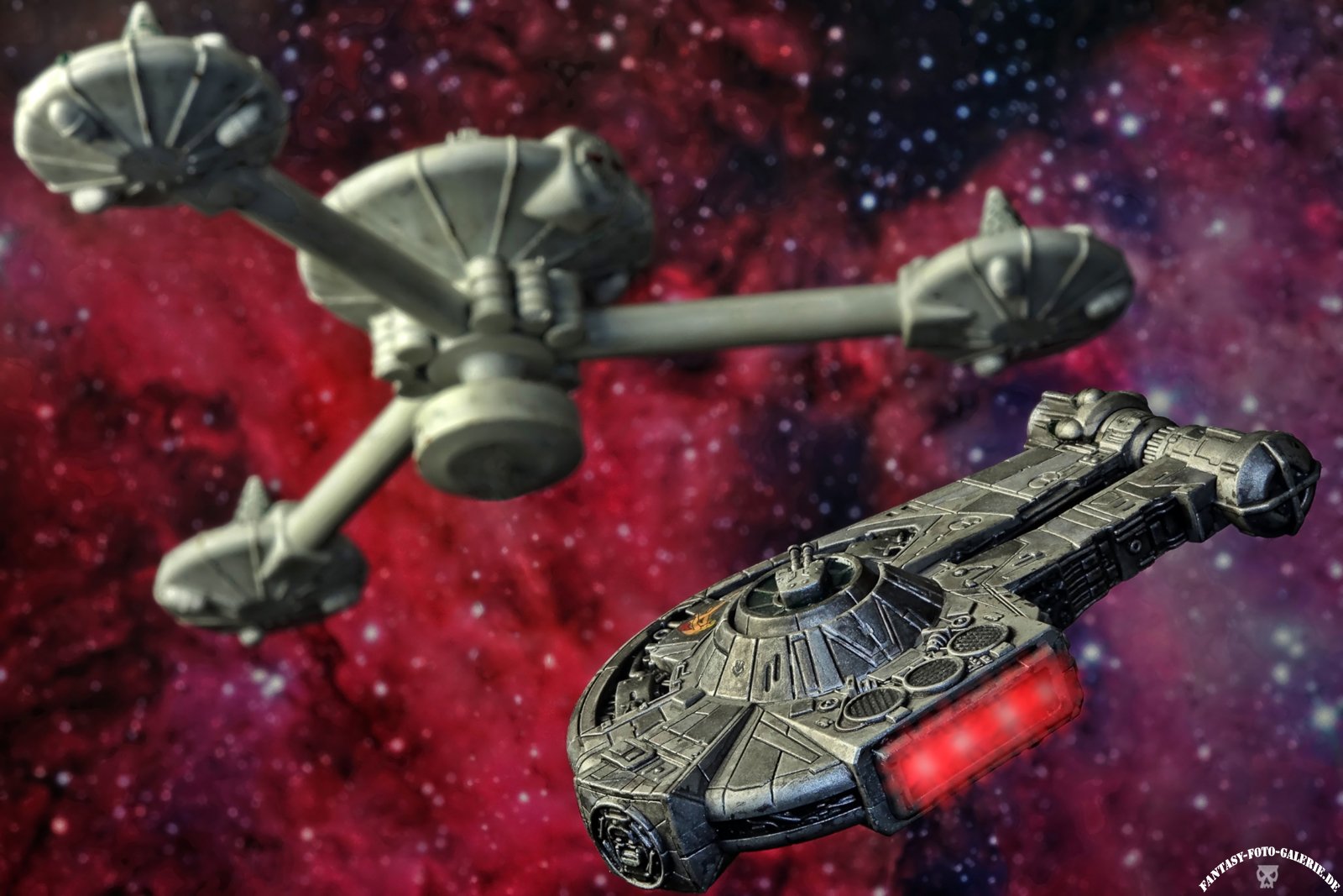 Raumschiffmodelle in selbstgebauten Weltraum Dioramen