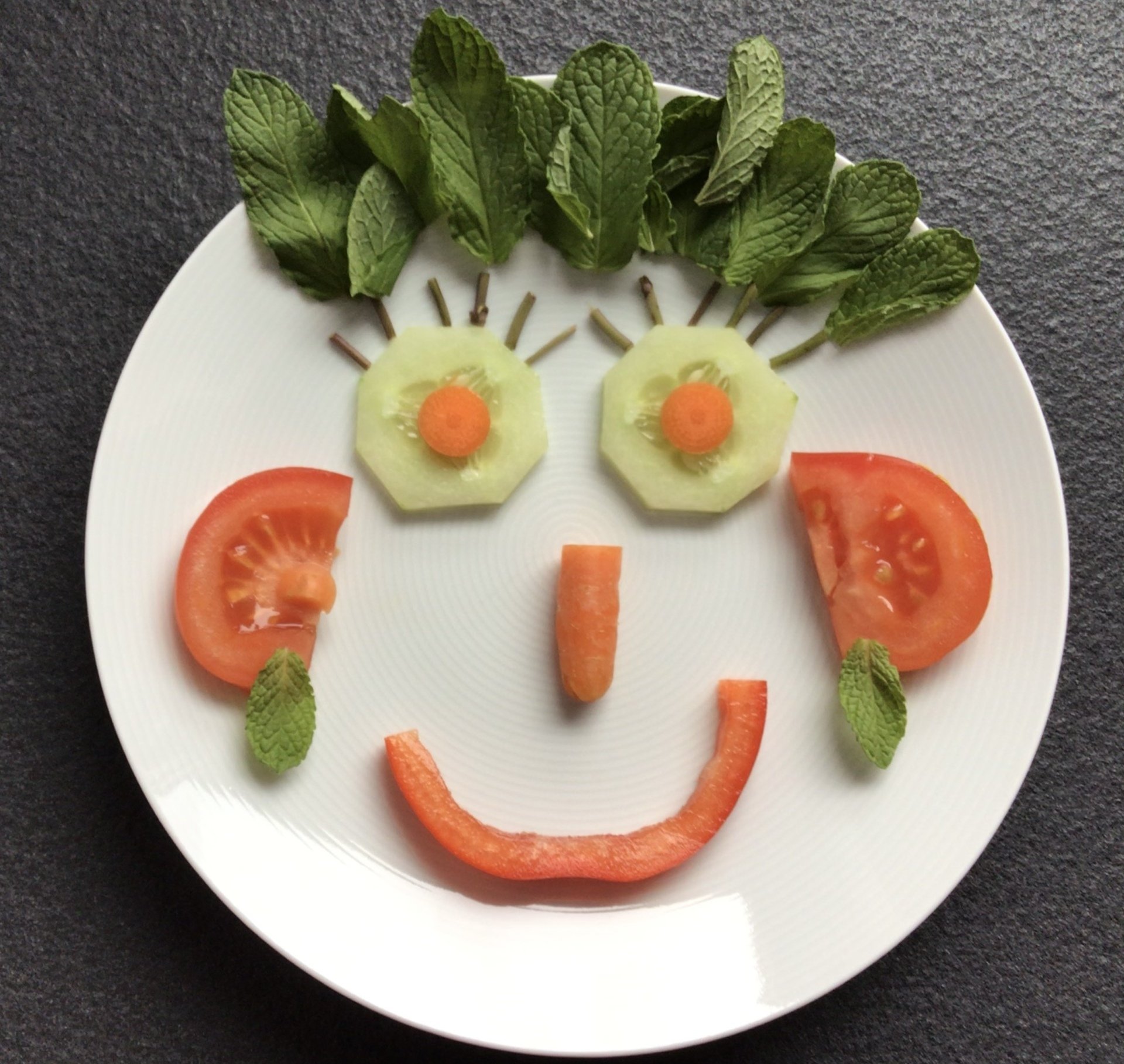 Gesichter und Tiere aus Obst und Gemüse