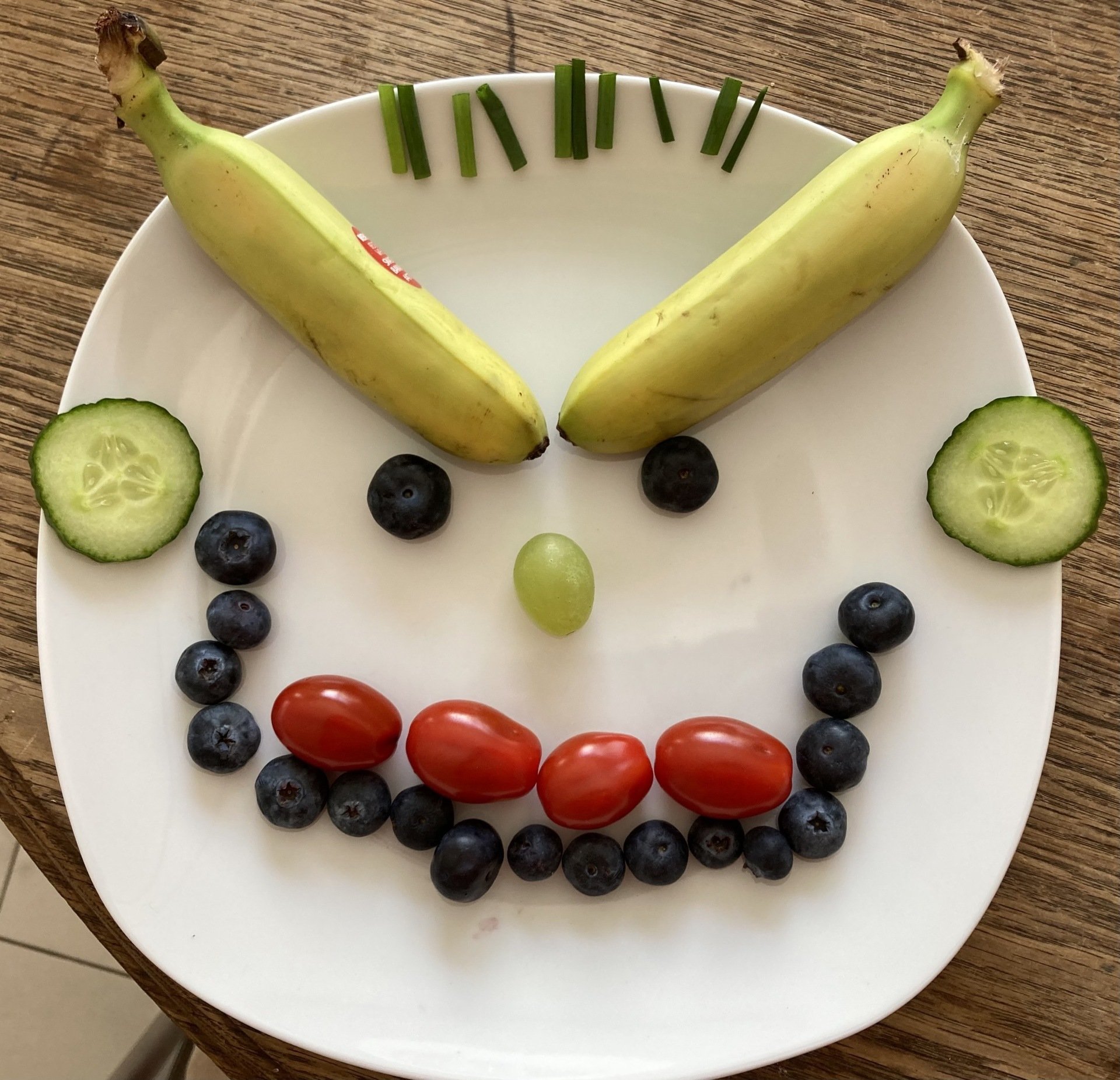 Gesichter und Tiere aus Obst und Gemüse