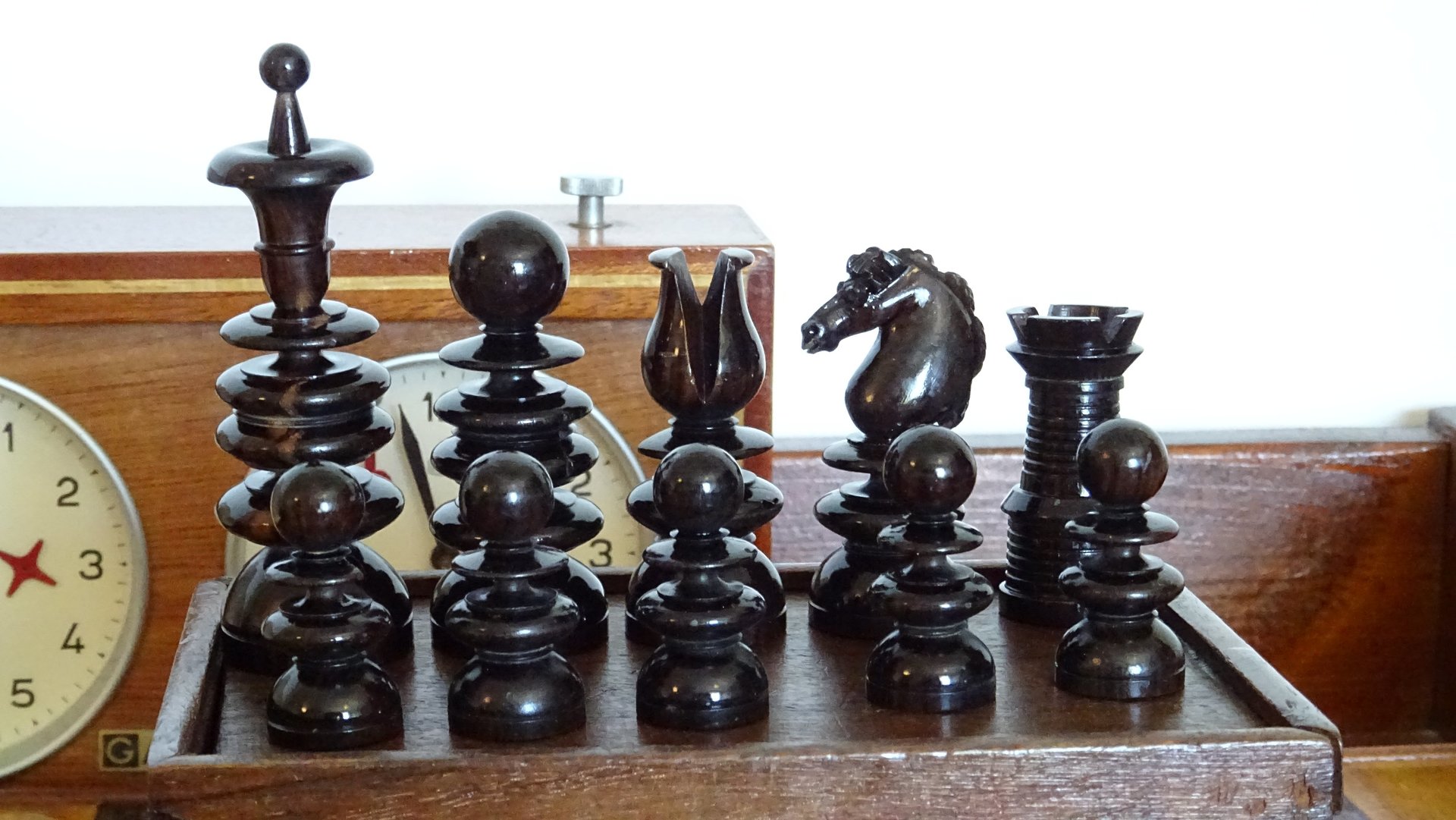 Old English Chess Set, "St. George" Pattern, Calvert, ca. 1820