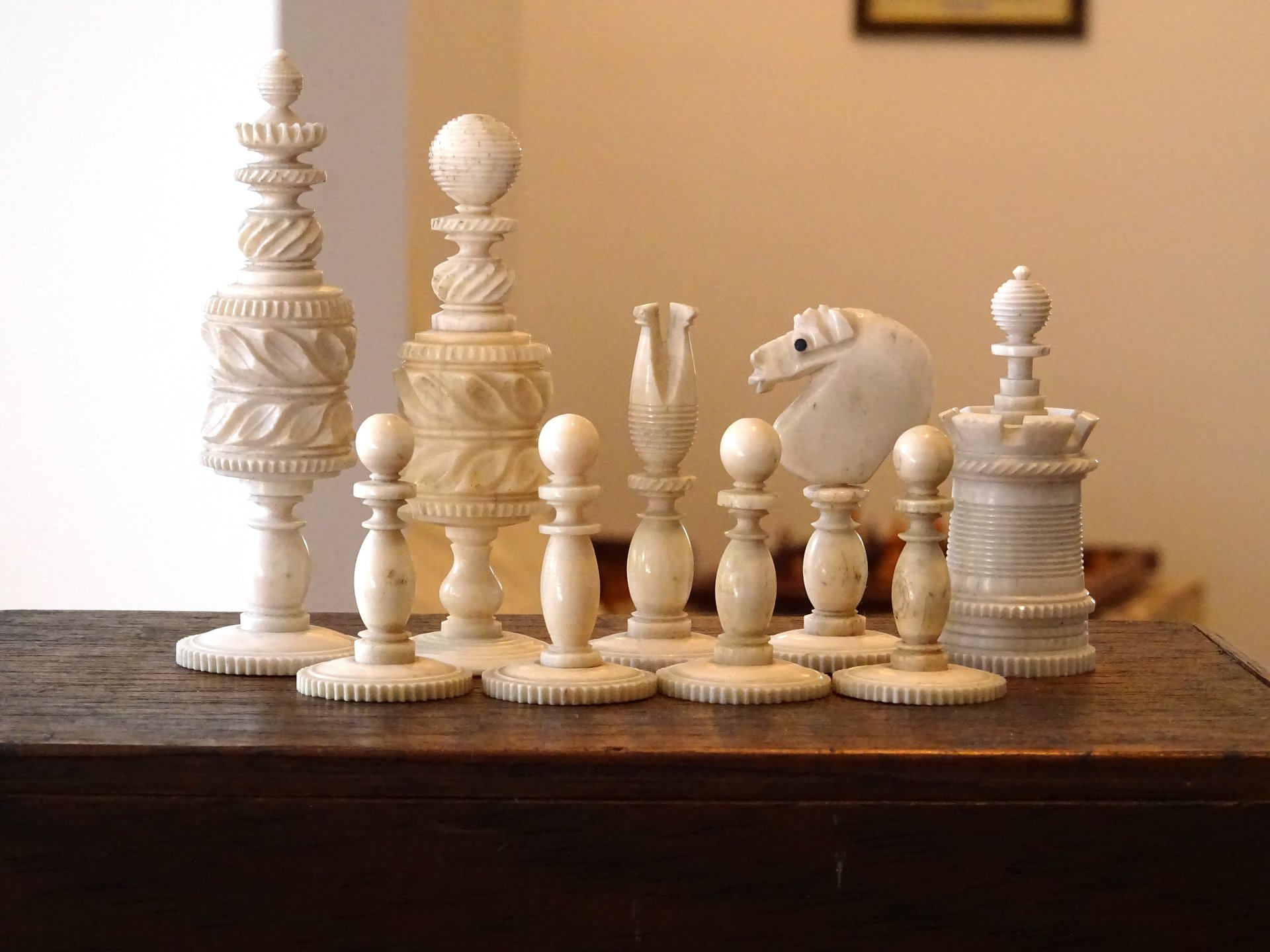 English Bone Chess Set, "Barleycorn" Pattern, ca. 1850