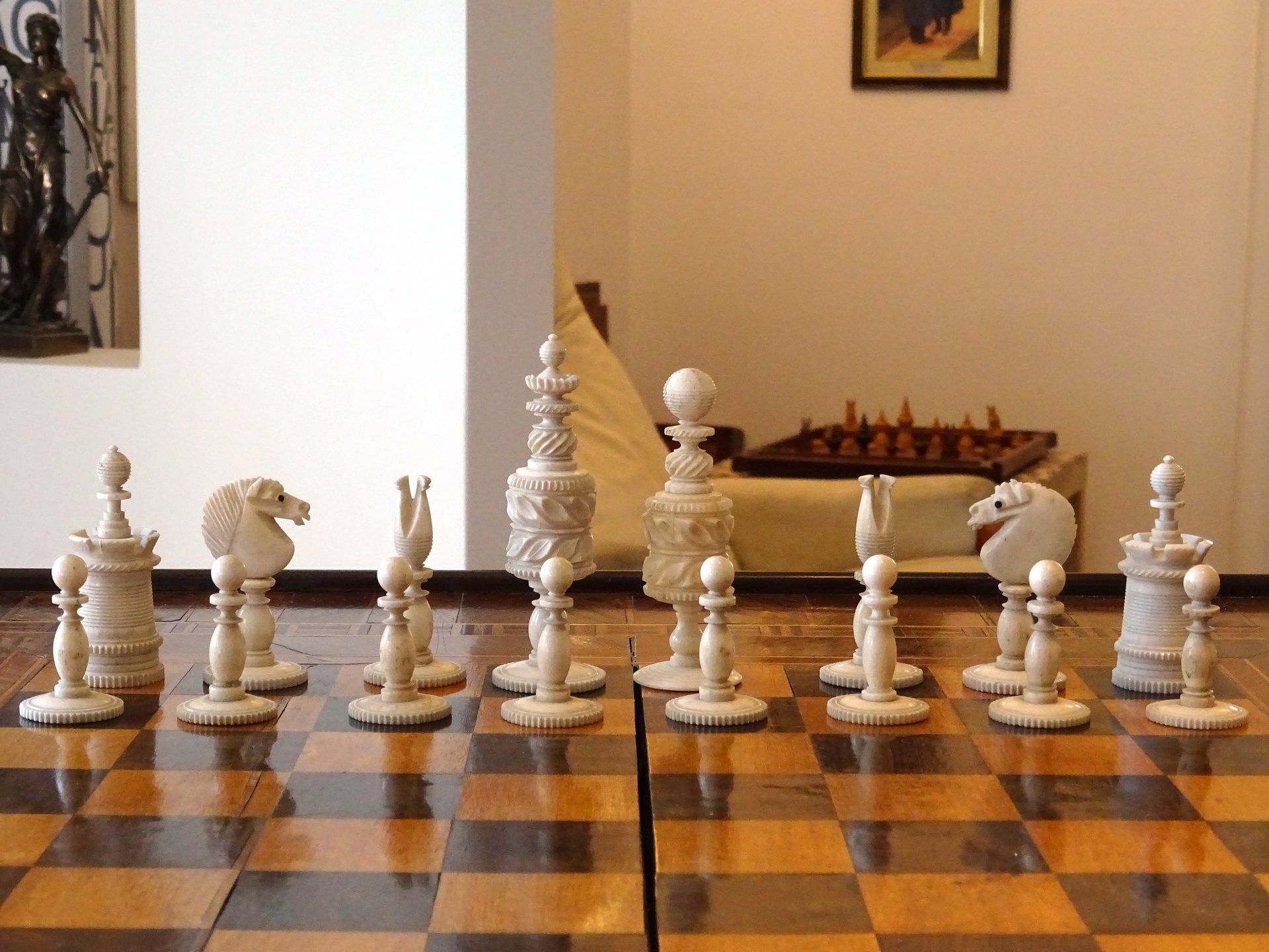 English Bone Chess Set, "Barleycorn" Pattern, ca. 1850