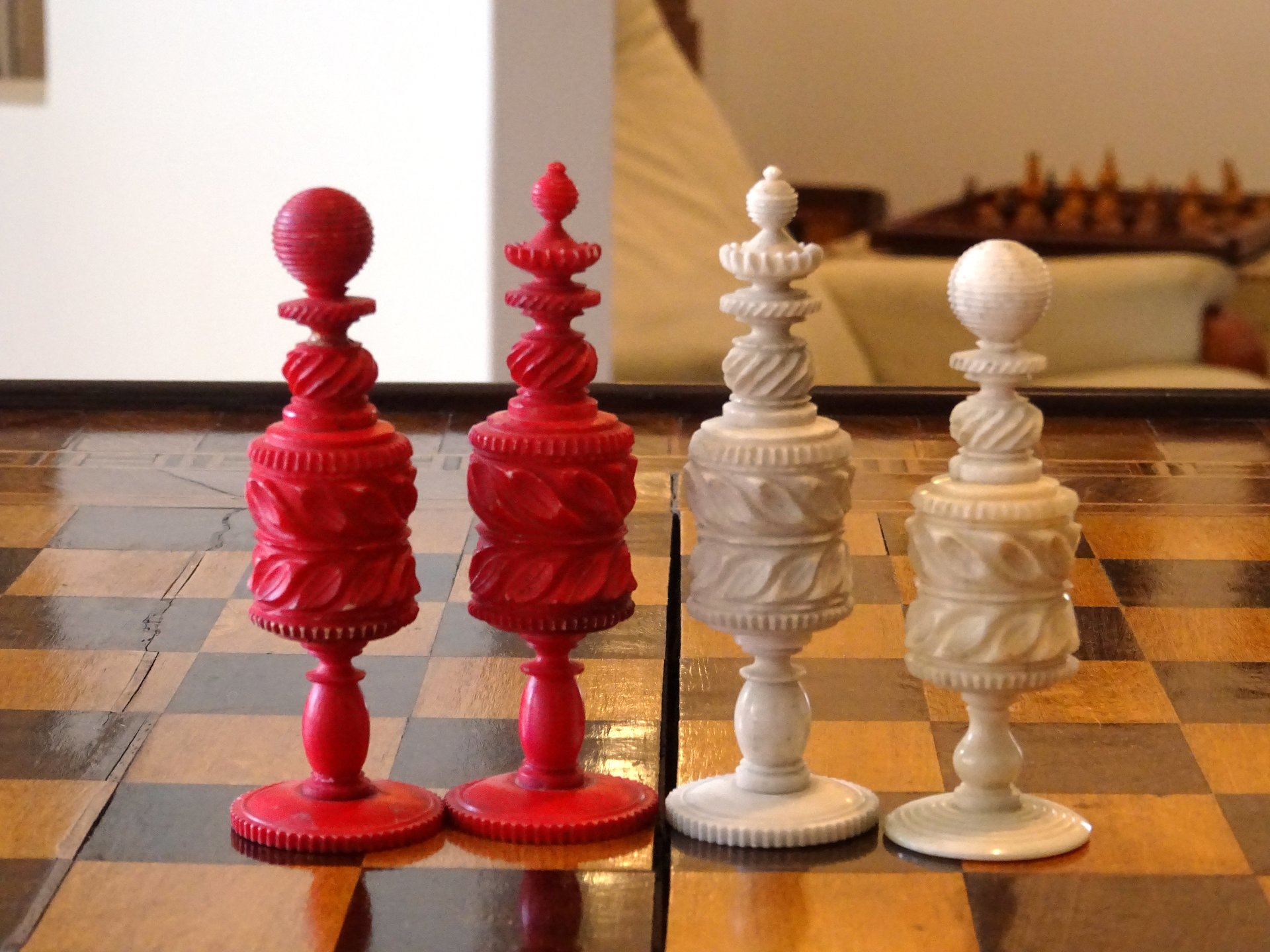 English Bone Chess Set, "Barleycorn" Pattern, ca. 1850