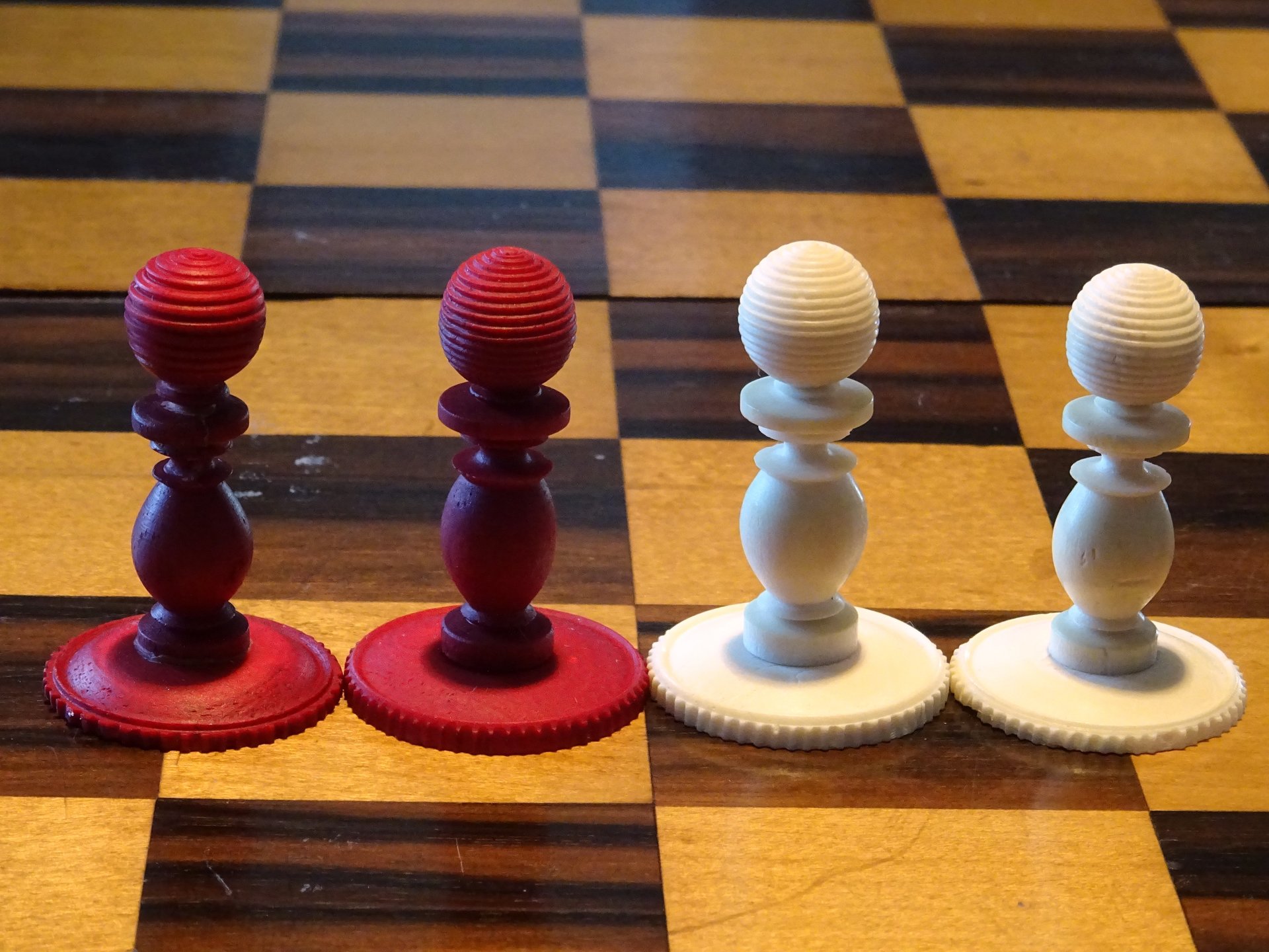 English Bone Chess Set, "Barleycorn" pattern, ca. 1820-1850