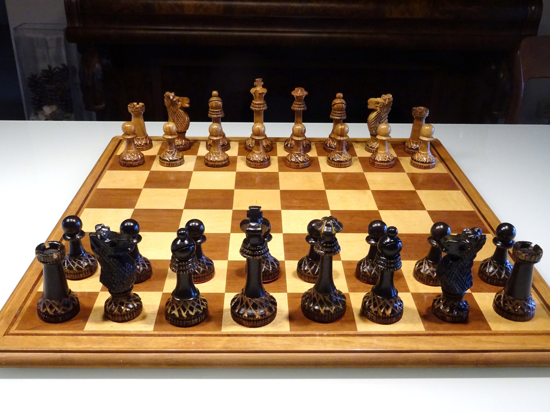 Spanish Escardibul "Burnt" Staunton Chess Set, 1960-1980