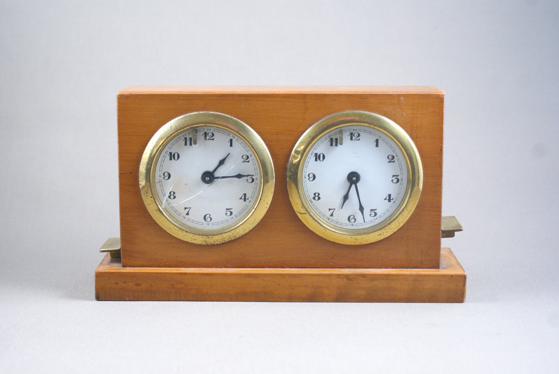 Antique chess clocks, chess timers, Antike Schachuhren