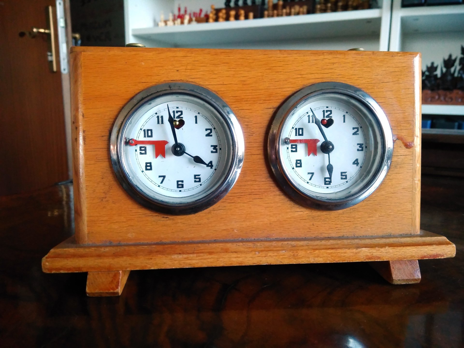 Antique chess clocks, chess timers, Antike Schachuhren
