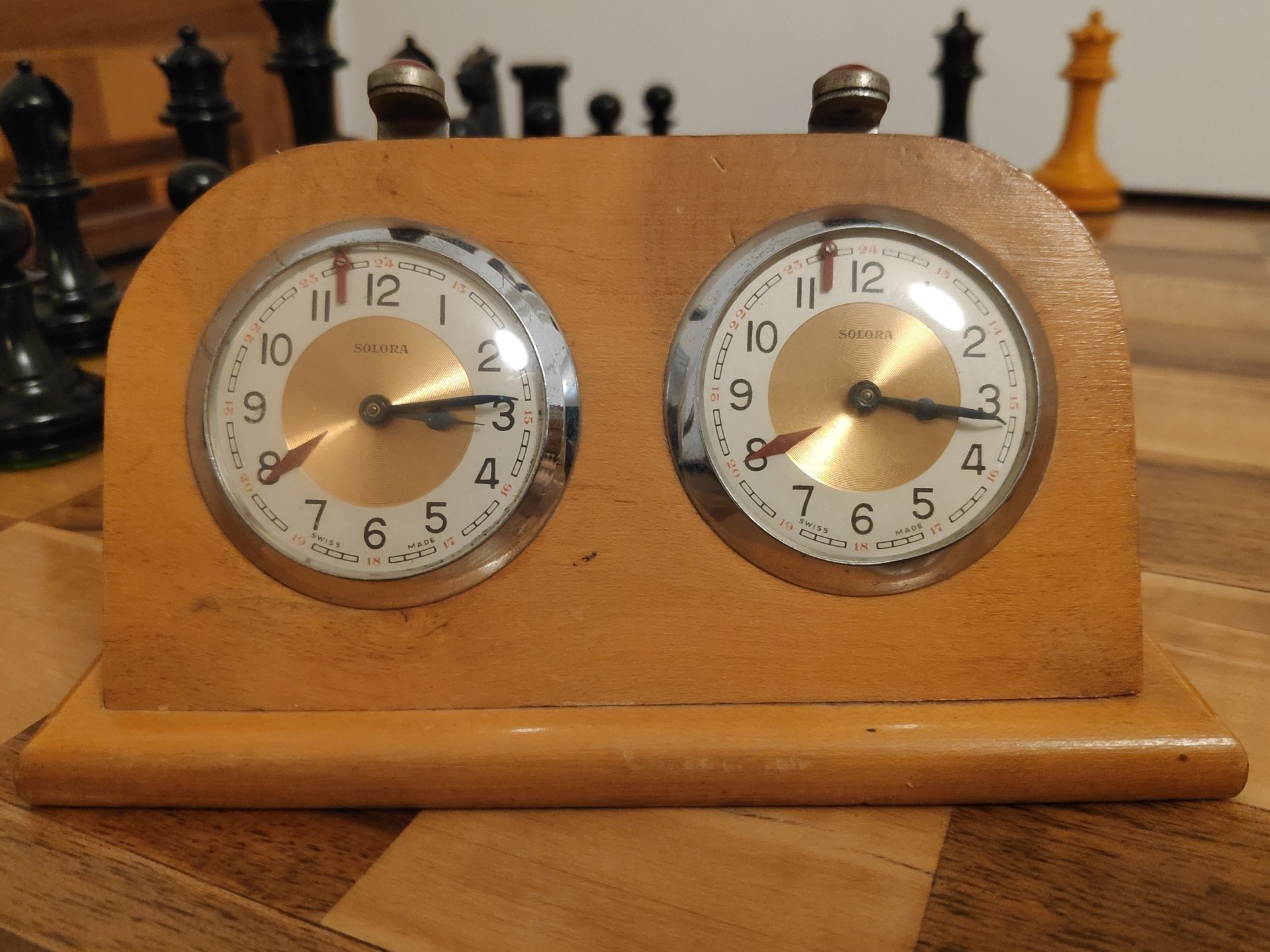 Antique chess clocks, chess timers, Antike Schachuhren