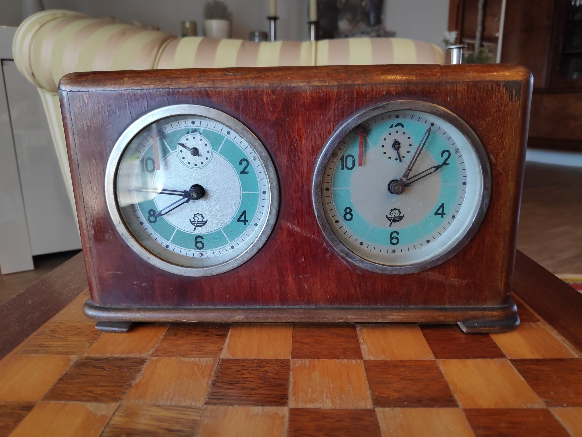 Antique chess clocks, chess timers, Antike Schachuhren
