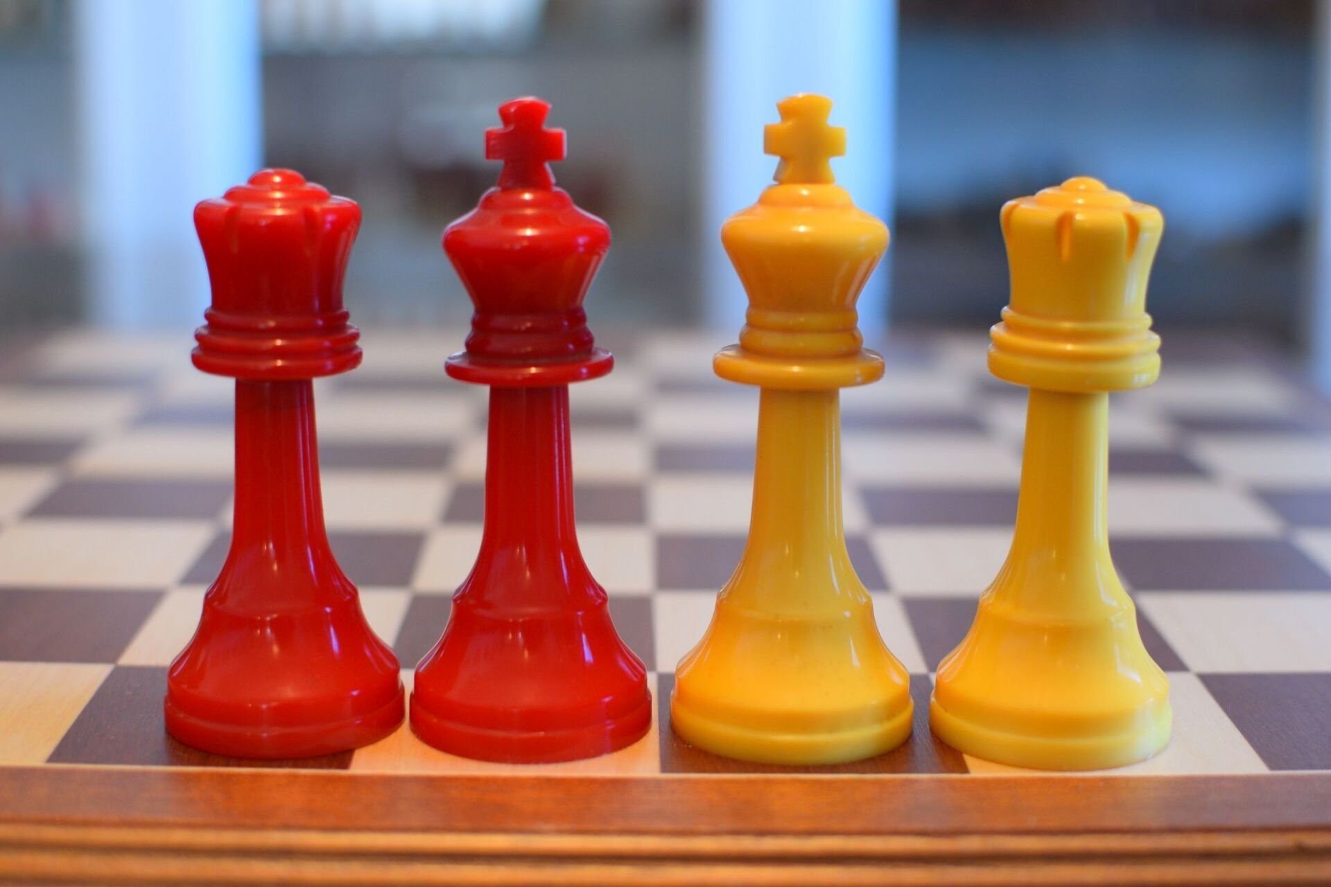 American Catalin Chess Set by E.S.Lowe, ca. 1946