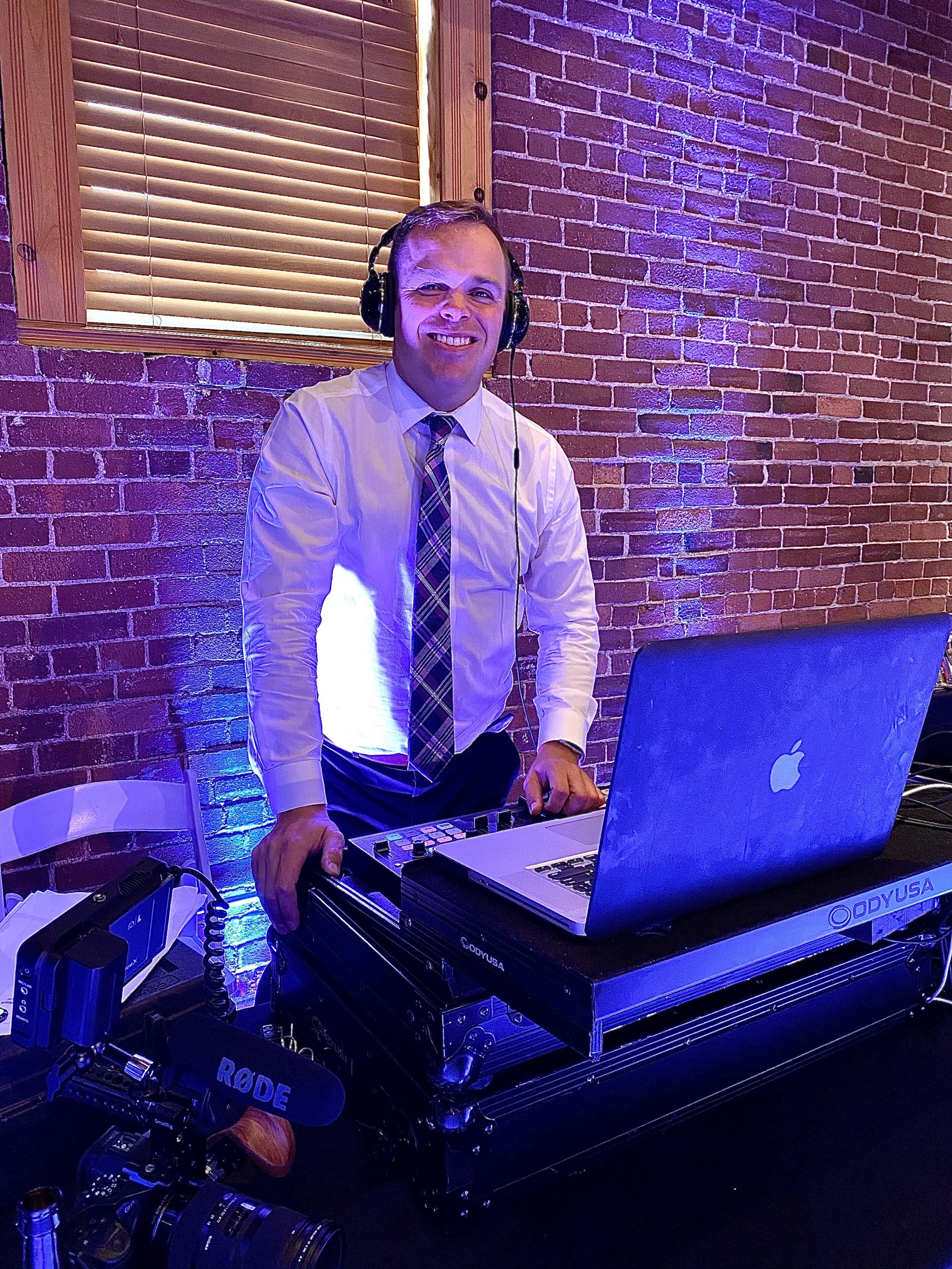 The Simple DJ: Wedding Ceremony and Reception DJs