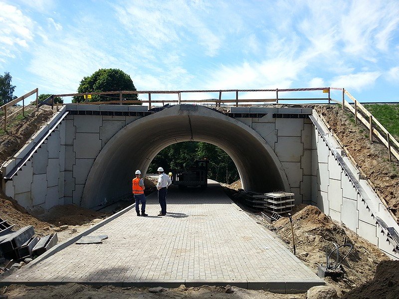 Precast concrete arches