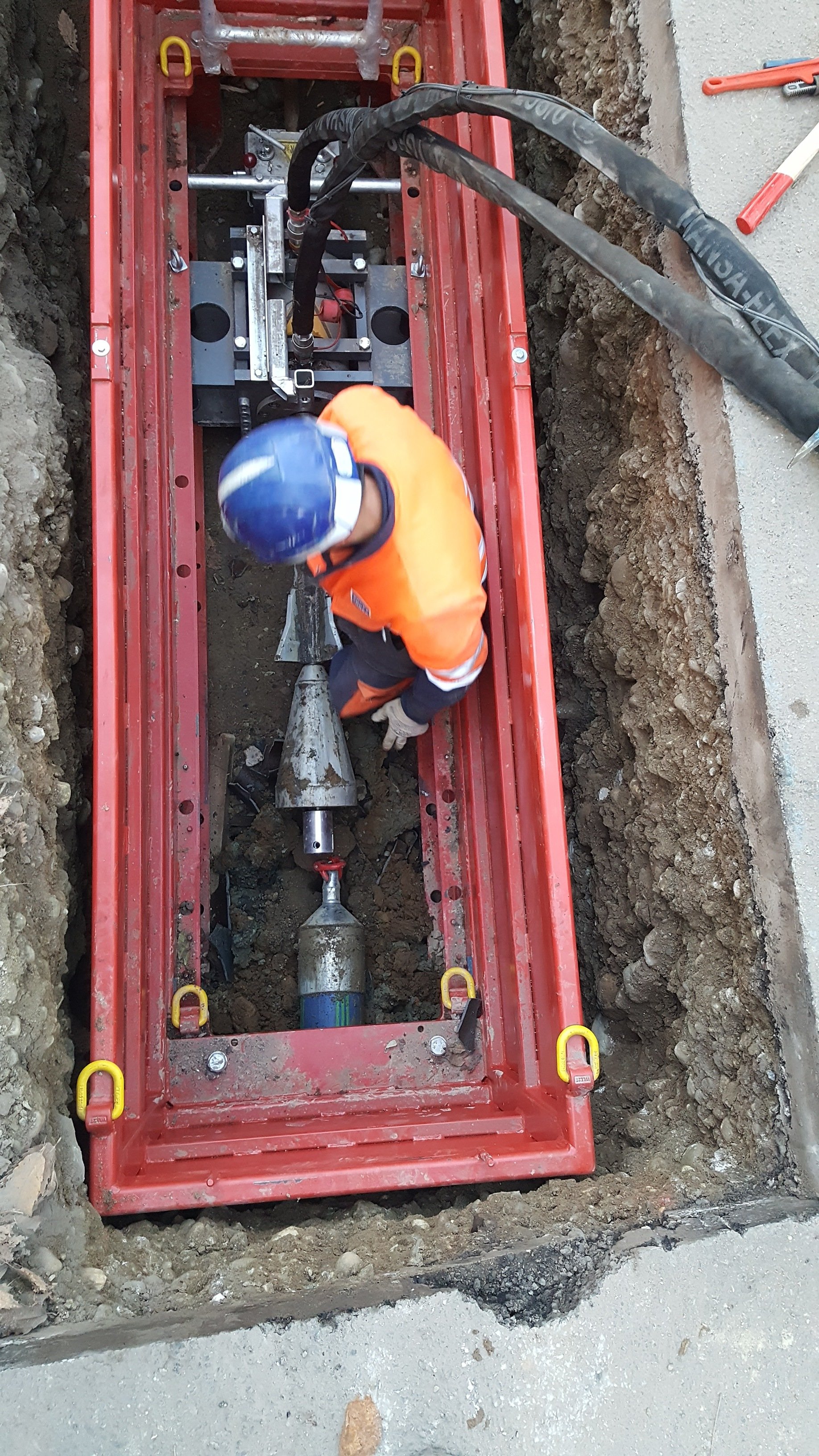 Aquarex Équipement - Machine de réhabilitation par éclatement TERRA ...