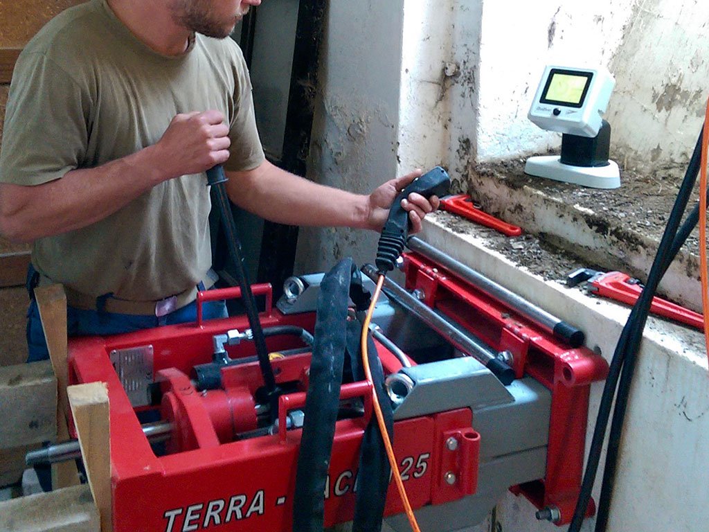 Aquarex Équipement - Fonceur horizontale dirigé compacte TERRA-JACK 125