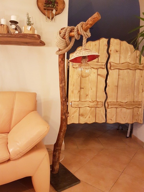 Einzigartige Stehlampen, Tischlampen, Deckenlampen aus Holz