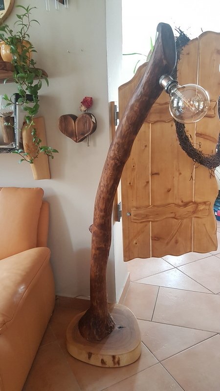 Einzigartige Stehlampen, Tischlampen, Deckenlampen aus Holz
