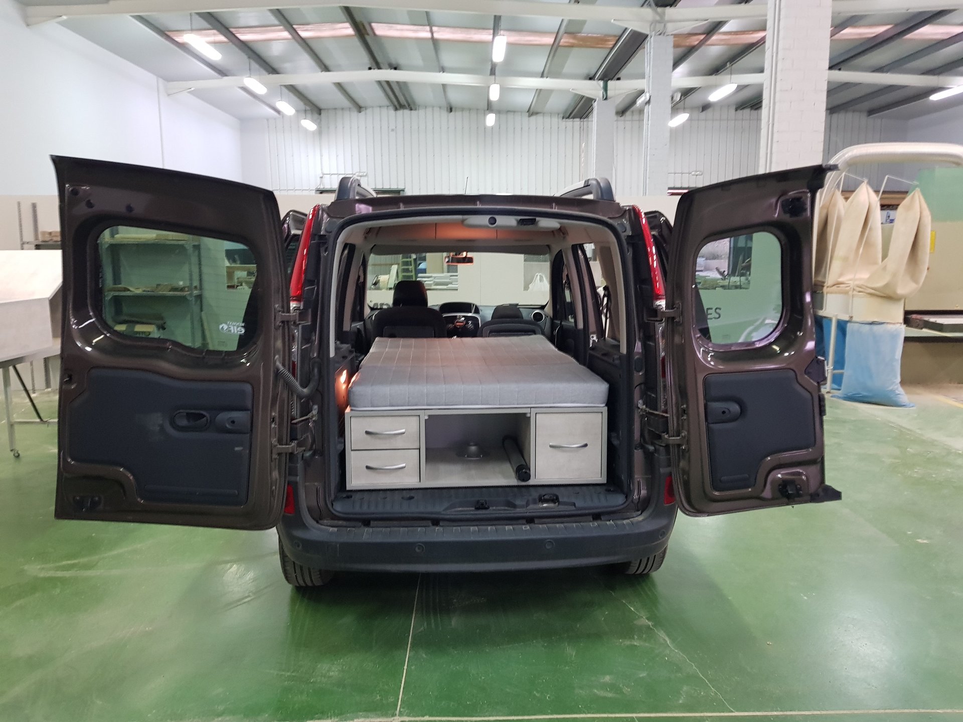 Mueble kit camper para camperizar Renault Kangoo sin homologación con ...