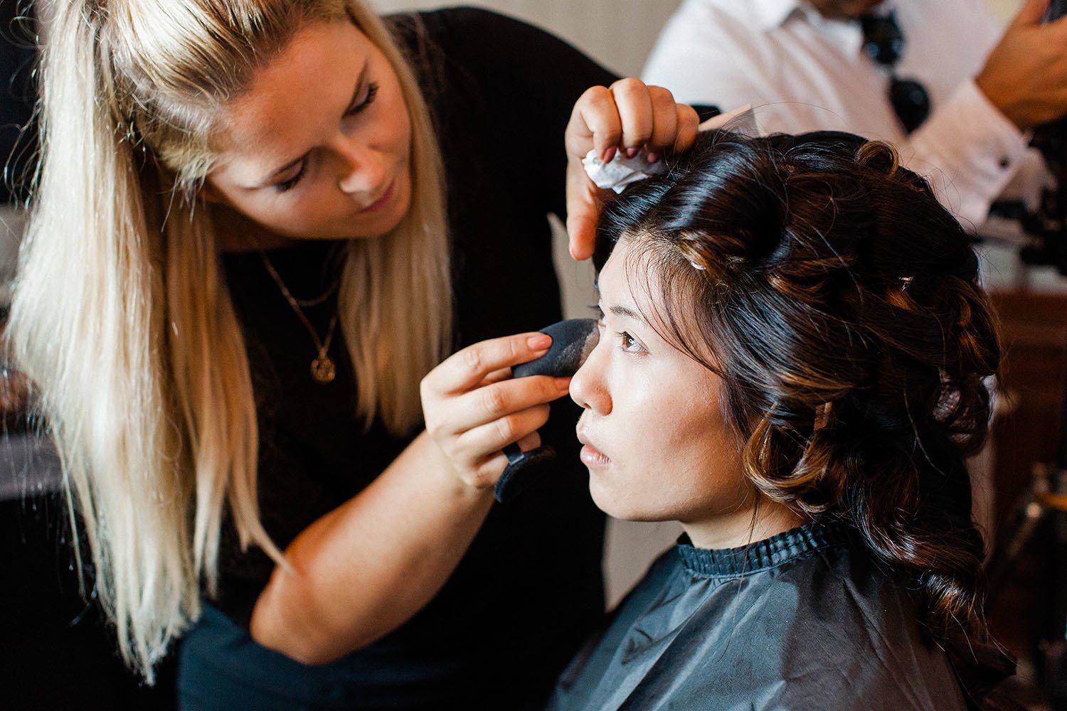 Laura Hausmann HAIR & MAKE-UP ARTIST