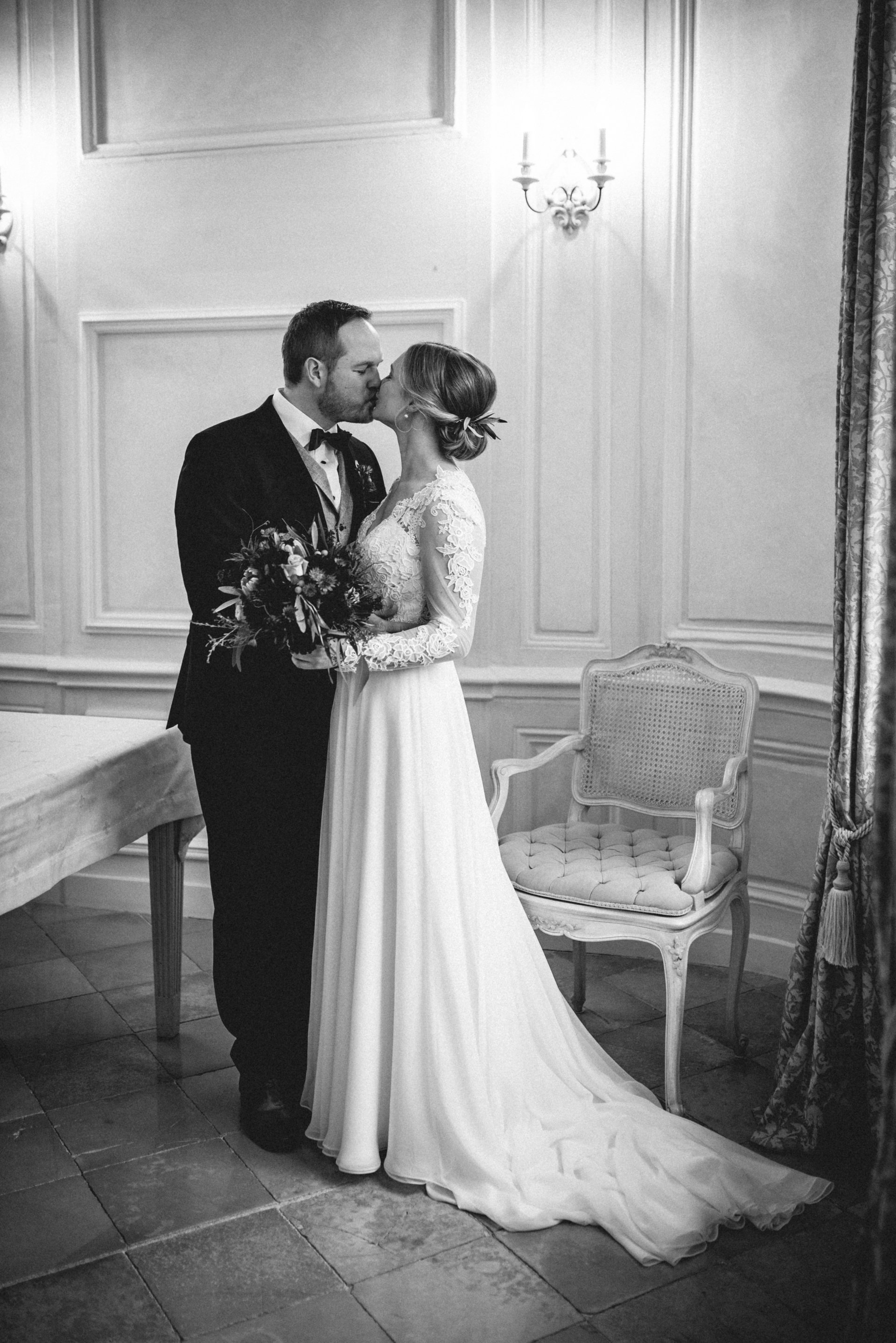 Laura Hausmann HAIR & MAKE-UP ARTIST