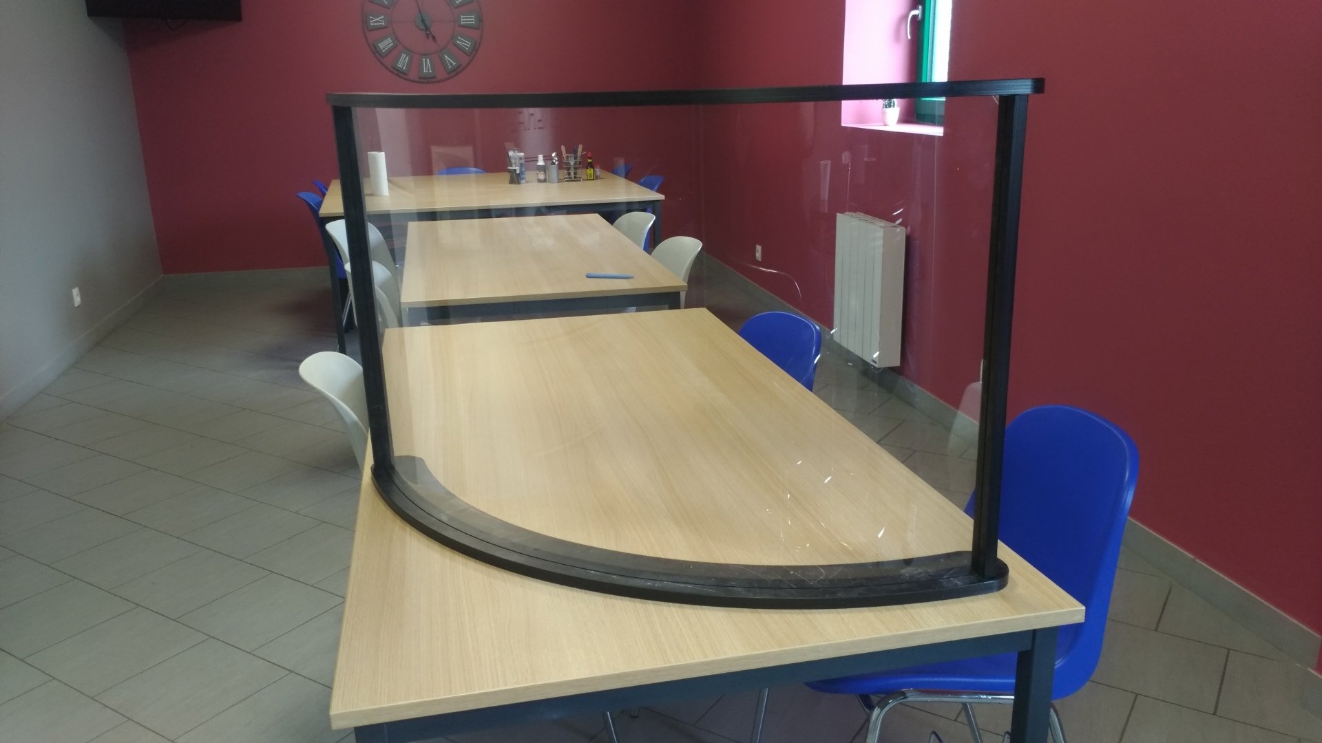 plaque de plexiglas - protection covid-19 - separation plexiglass