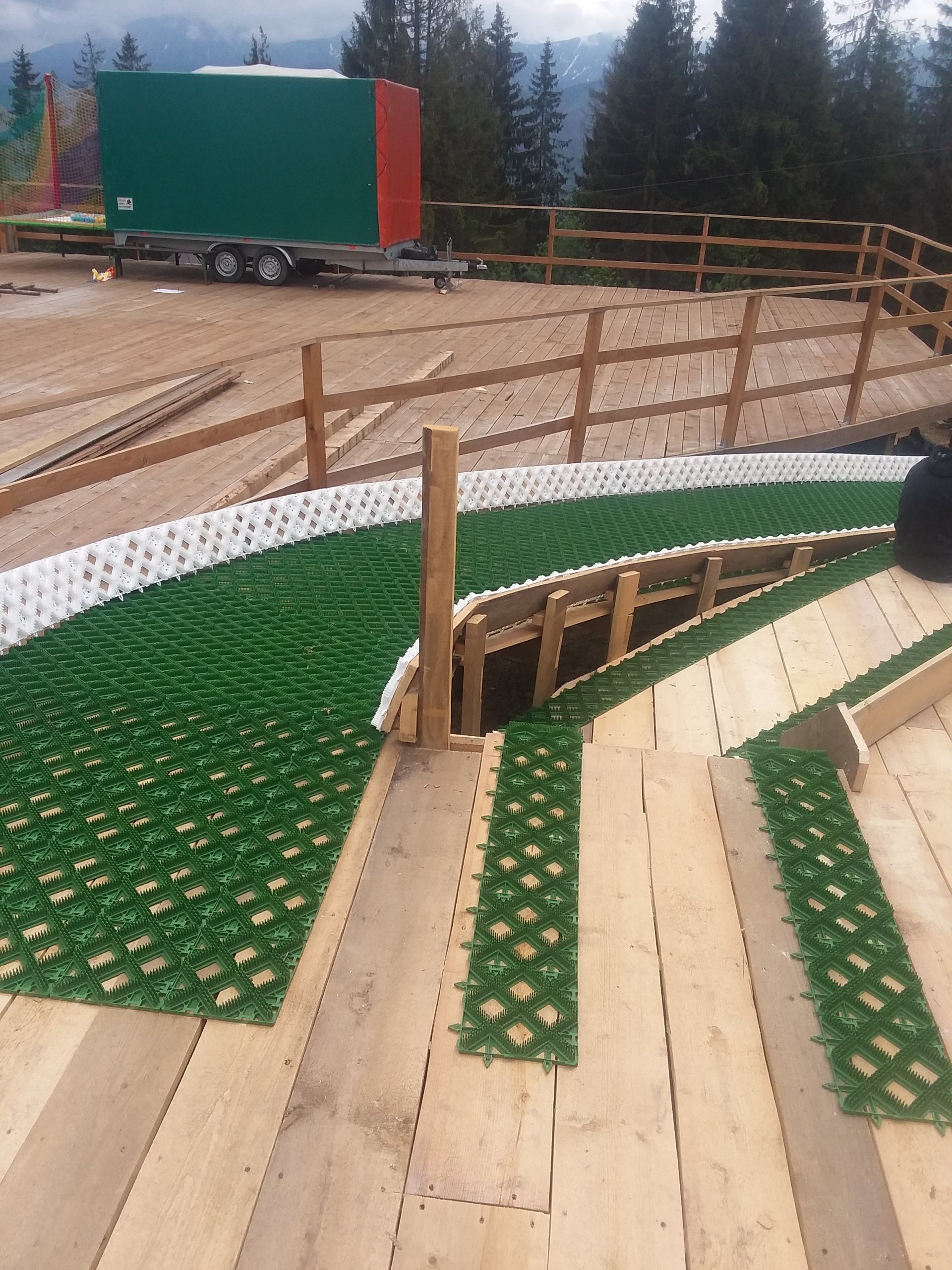 Skitrax World - TubTrax - Sliding mats for Tubing tracks